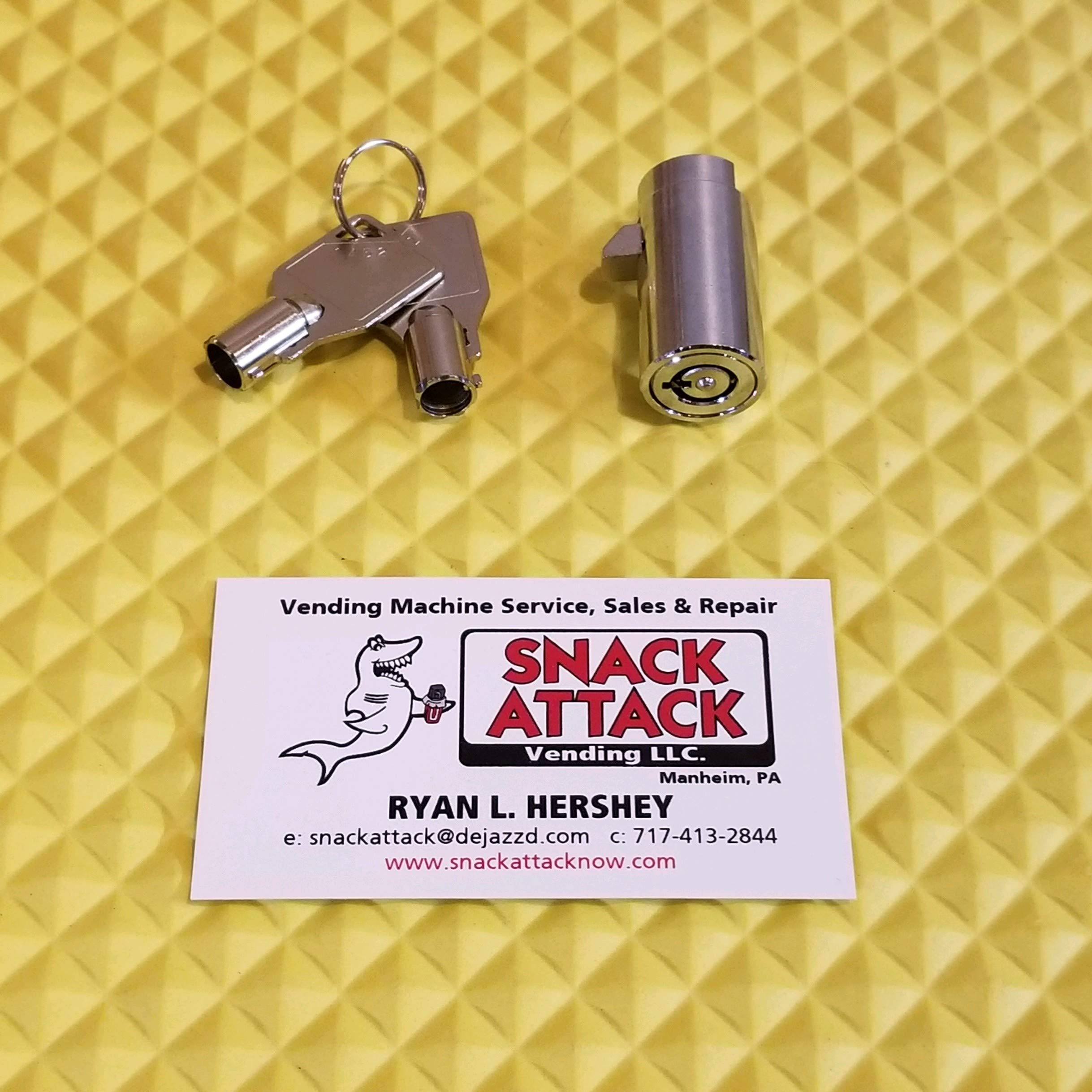 Amazon.com: Snack or SODA Vending Machine #1452 Cylinder Lock & (2 ...