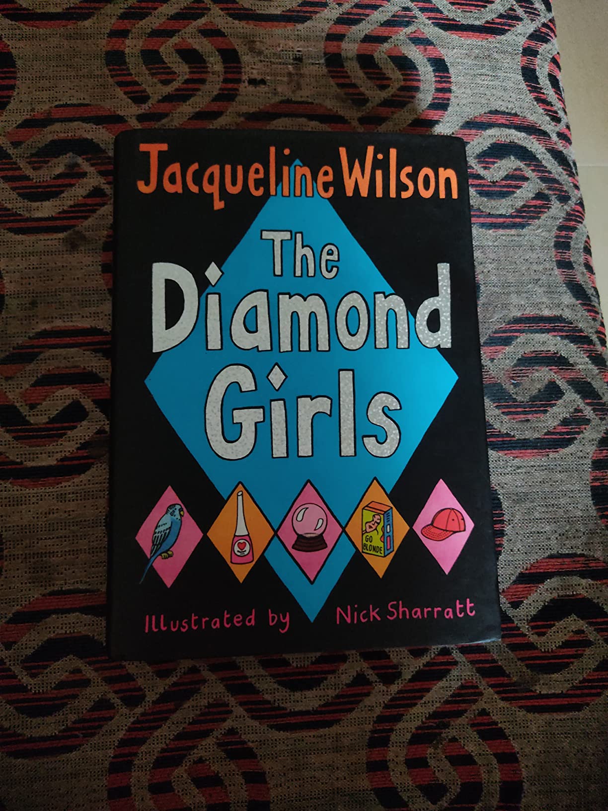 The Diamond Girls : Wilson, Jacqueline, Sharratt, Nick: Amazon.in: Books
