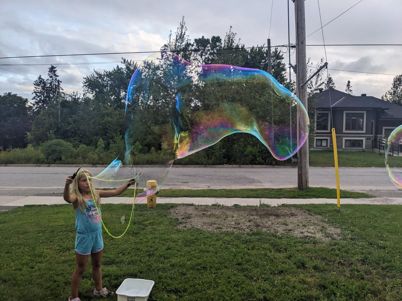Atlasonix Giant Bubbles Mix - Makes 7 Gallons of Big Pure Bubble ...