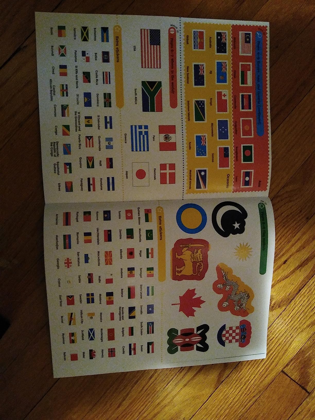 Ultimate Sticker Book: Flags Around the World: DK: 9781465462015 ...