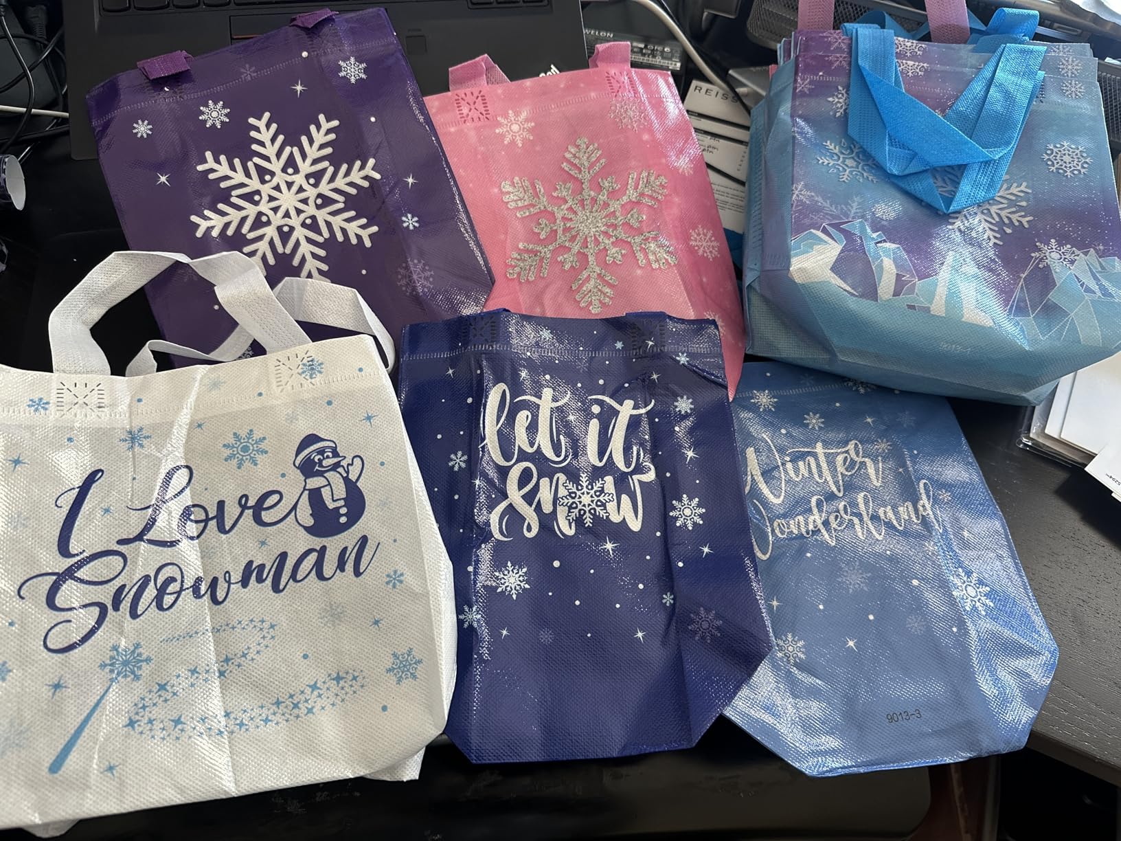 Amazon.com: 60 Pcs Snowflake Party Favors Bags Winter Non Woven Candy ...