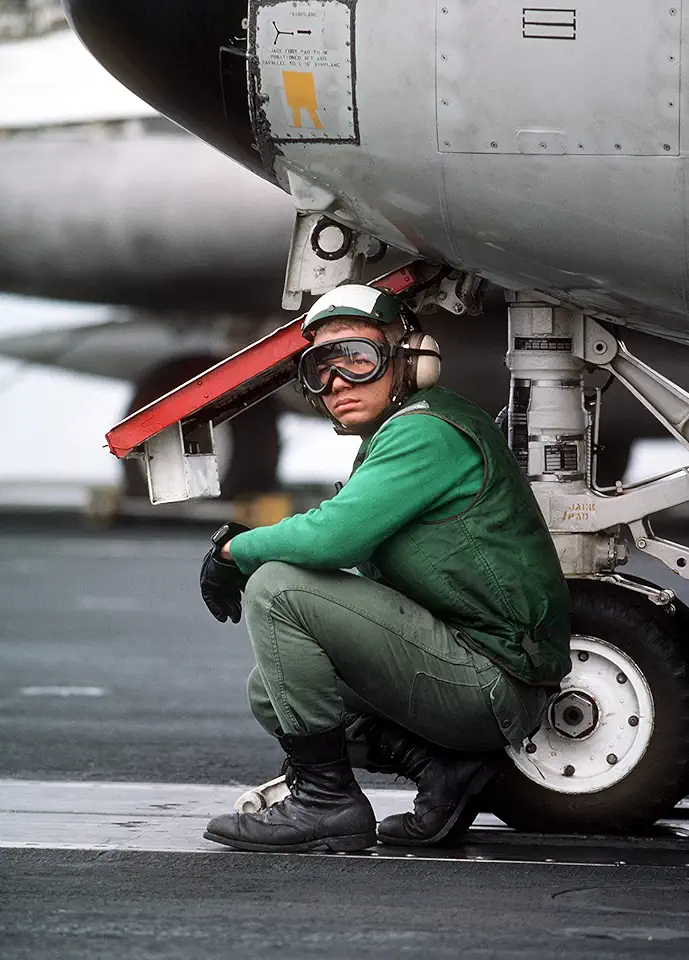 How The Aircraft Carrier Arresting Gear Works: An In-Depth Explanation ...