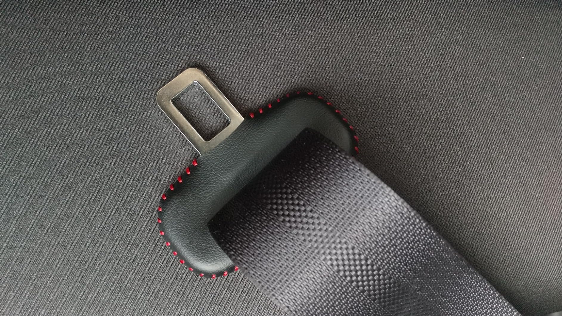 Amazon | ヤリスクロス ヤリス GRヤリス 本革シートベルトカバー バックルカバー 本革 異音防止 傷防止 本皮レザーカバー 内装 カスタム ドレスアップ WeCar | シートベルト ...