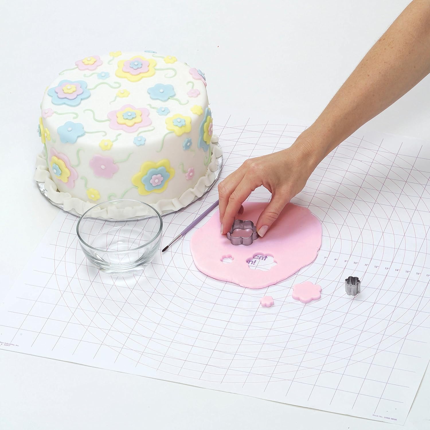Can You Eat Fondant: Best Ways to Know the Difference