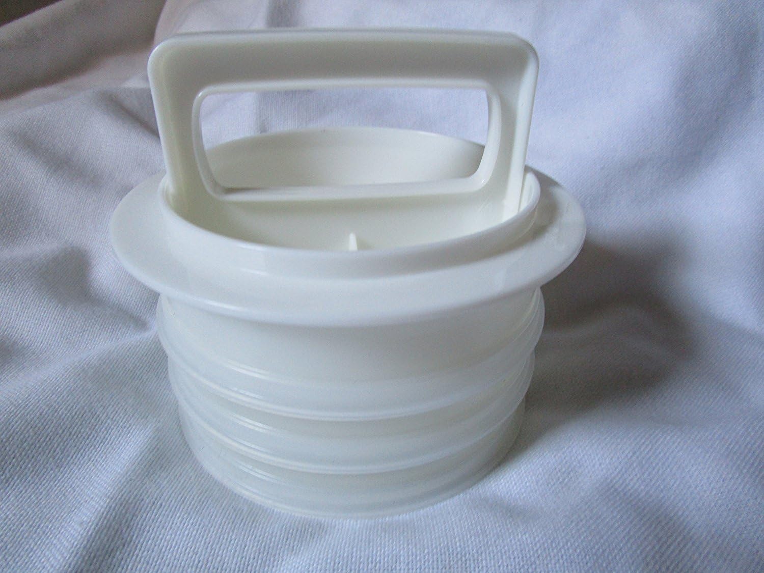 Amazon.com: Tupperware 13 Piece Hamburger Press and Storage Containers ...