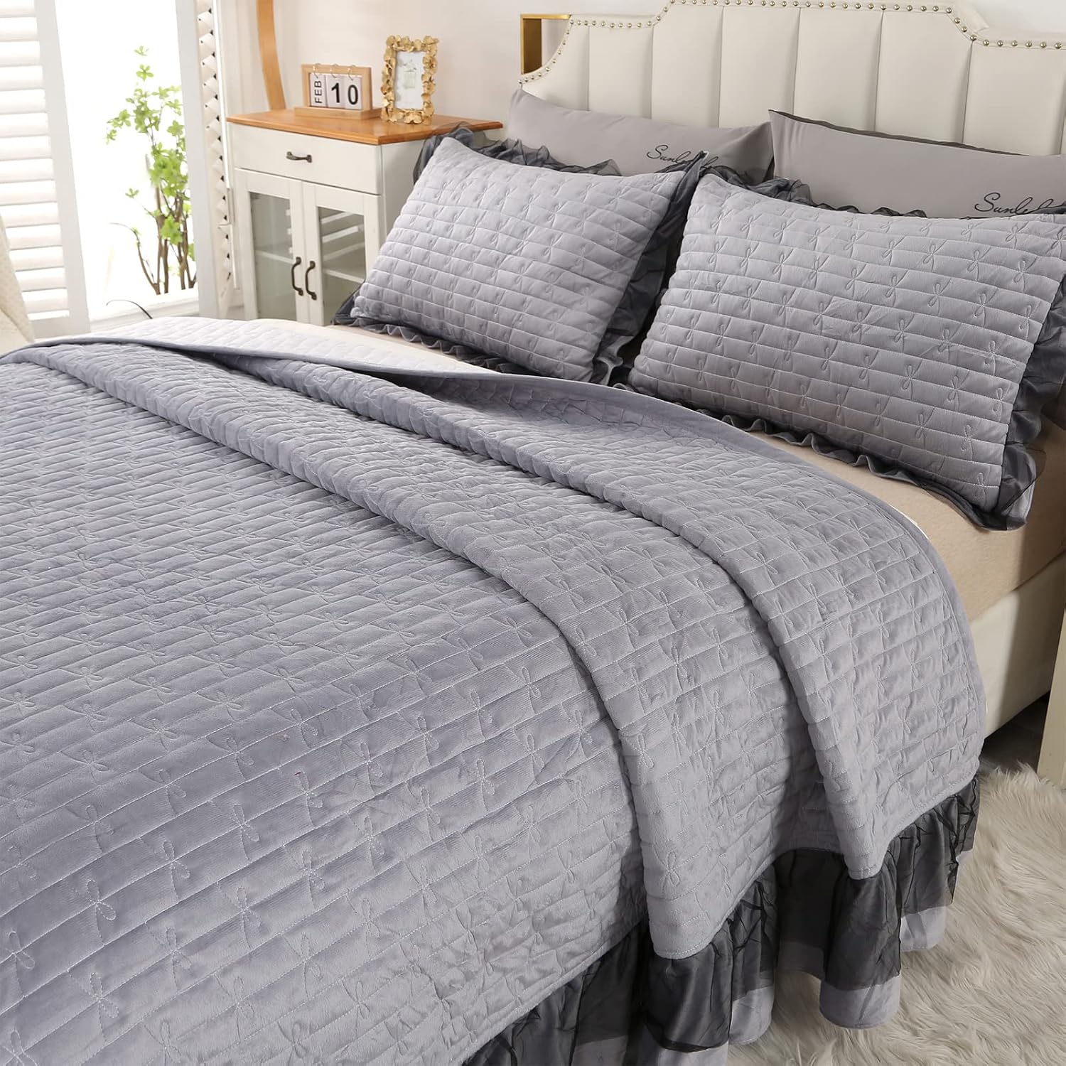 Amazon.com: Qucover Velvet Quilt King Size, 3-Piece Grey Velvet Quilt ...