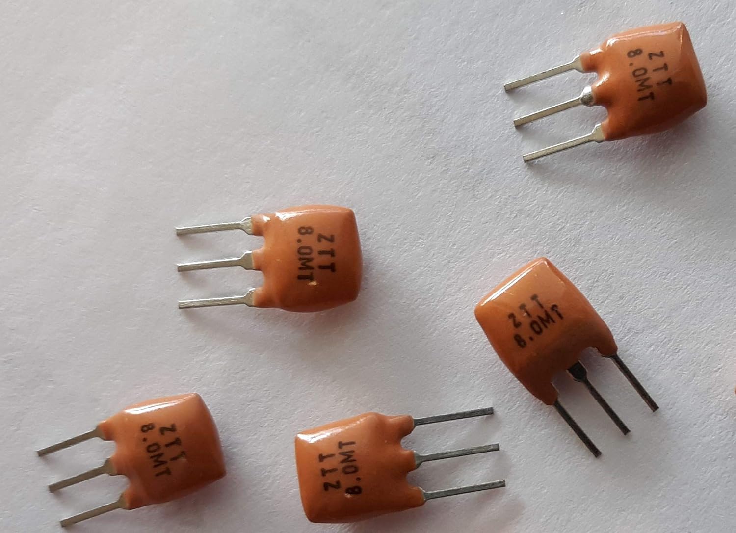 (5 pcs.) ECS ZTT8.00MT - 8 MHz Ceramic Resonator 8.0000MHZ 30PF T/H ...