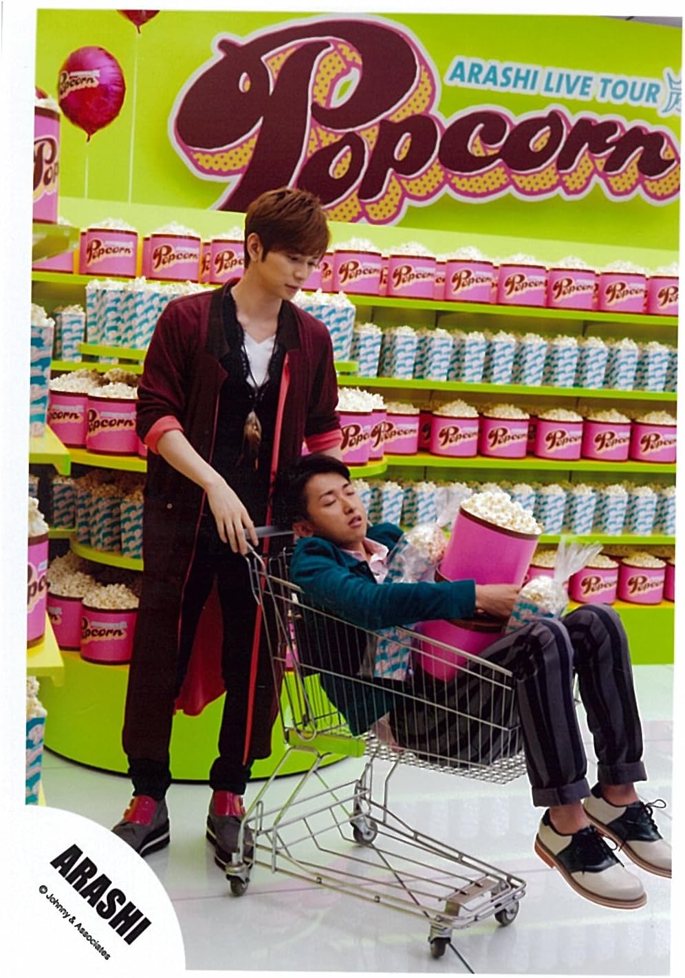 Amazon.co.jp: 嵐 ARASHI 公式生写真 ARASHI LIVE TOUR Popcorn コンサートパンフ & グッズ撮影 ...