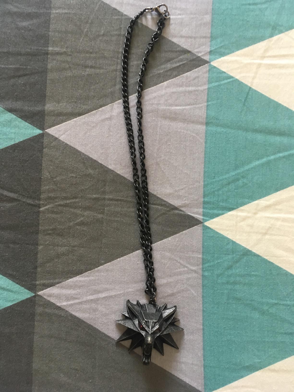 The Witcher 3: Wild Hunt Red Eyes Wolf Head Necklace 3 D Collectors ...