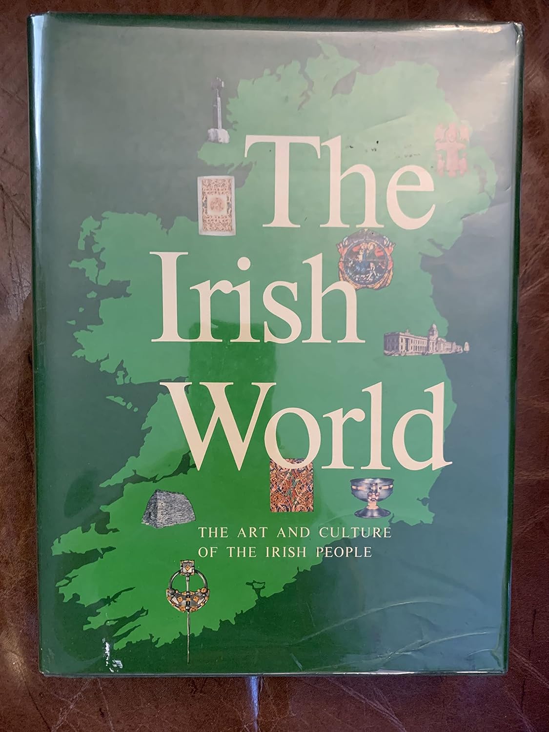The Irish World: The Art and Culture of the Irish People: Brian De ...