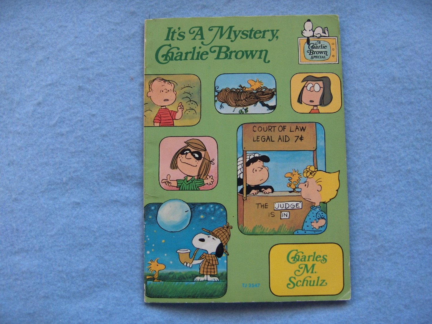 Amazon.co.jp: Its a Mystery Charlie Brown : Schulz, Charles M.: 洋書