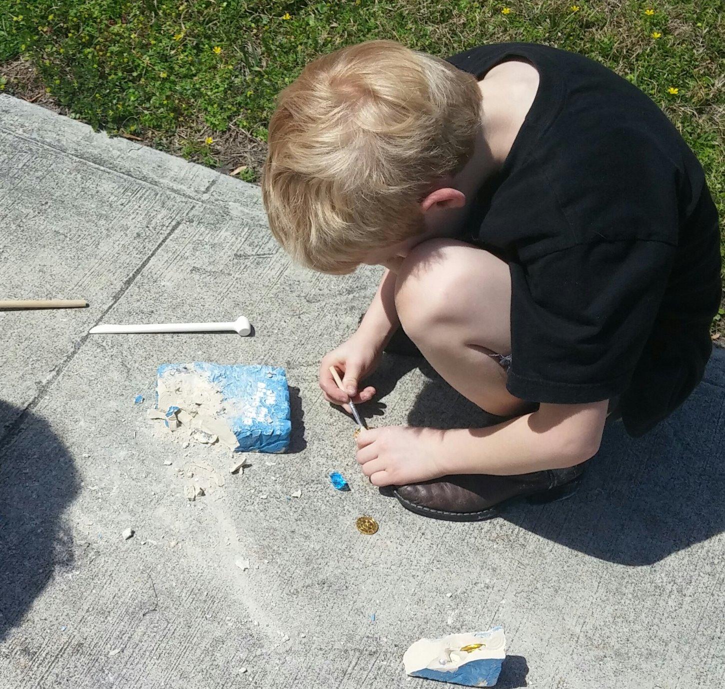 Amazon.com: Pirate Treasure Chest Dig Excavation Kit