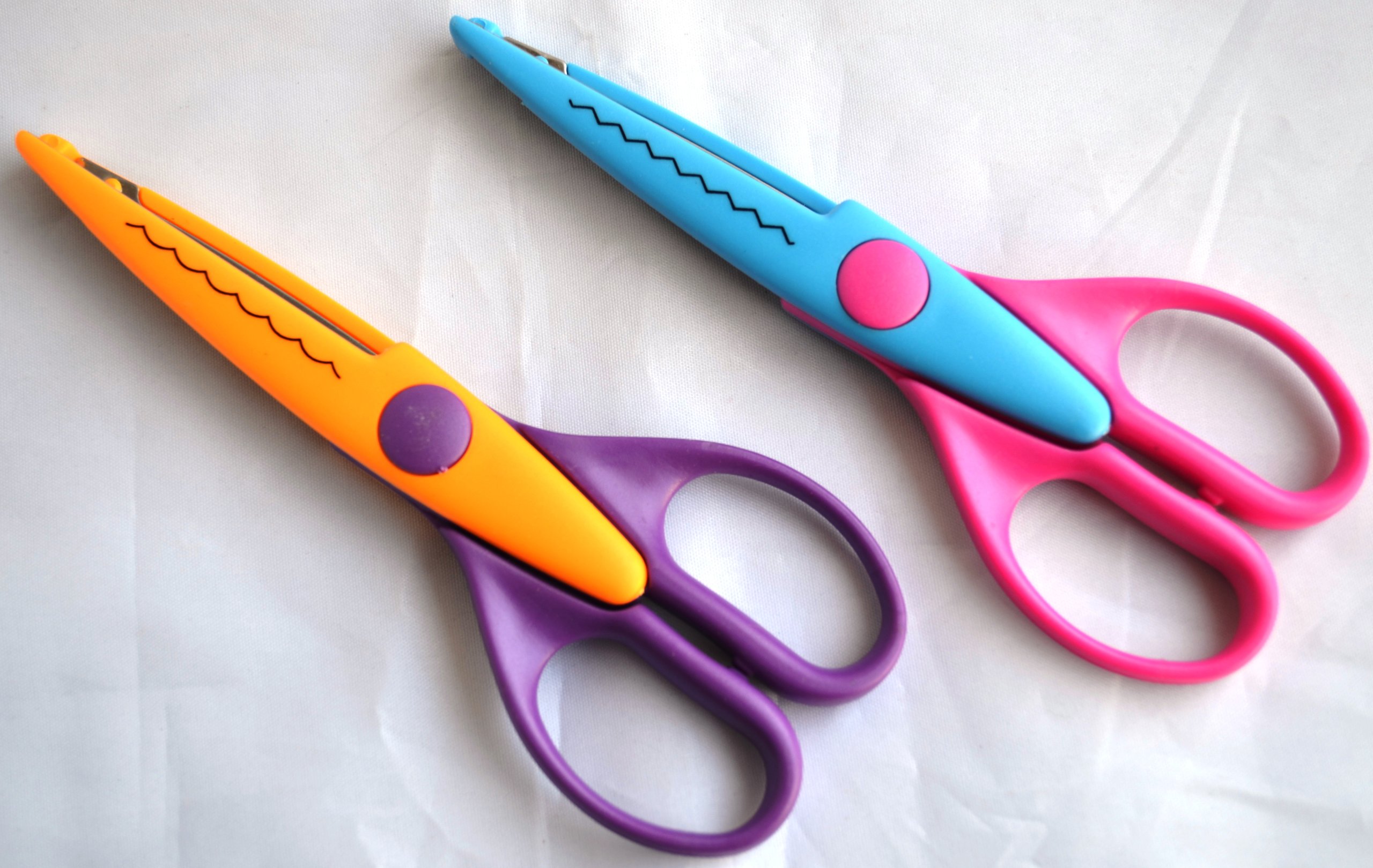 ZigZag Wavy Scissors Assorted Design : Amazon.co.uk: Stationery ...