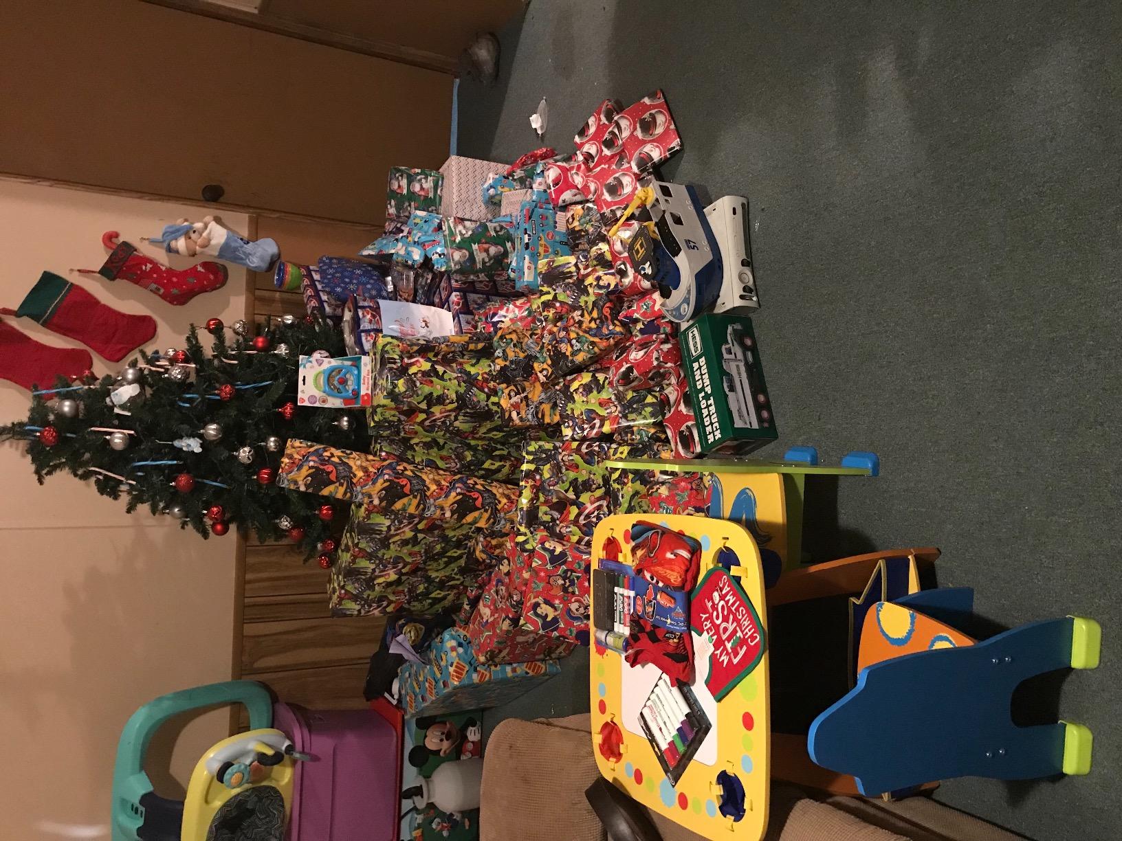 Amazon.com: Crayola Wooden Table And Chair Set : Home & Kitchen