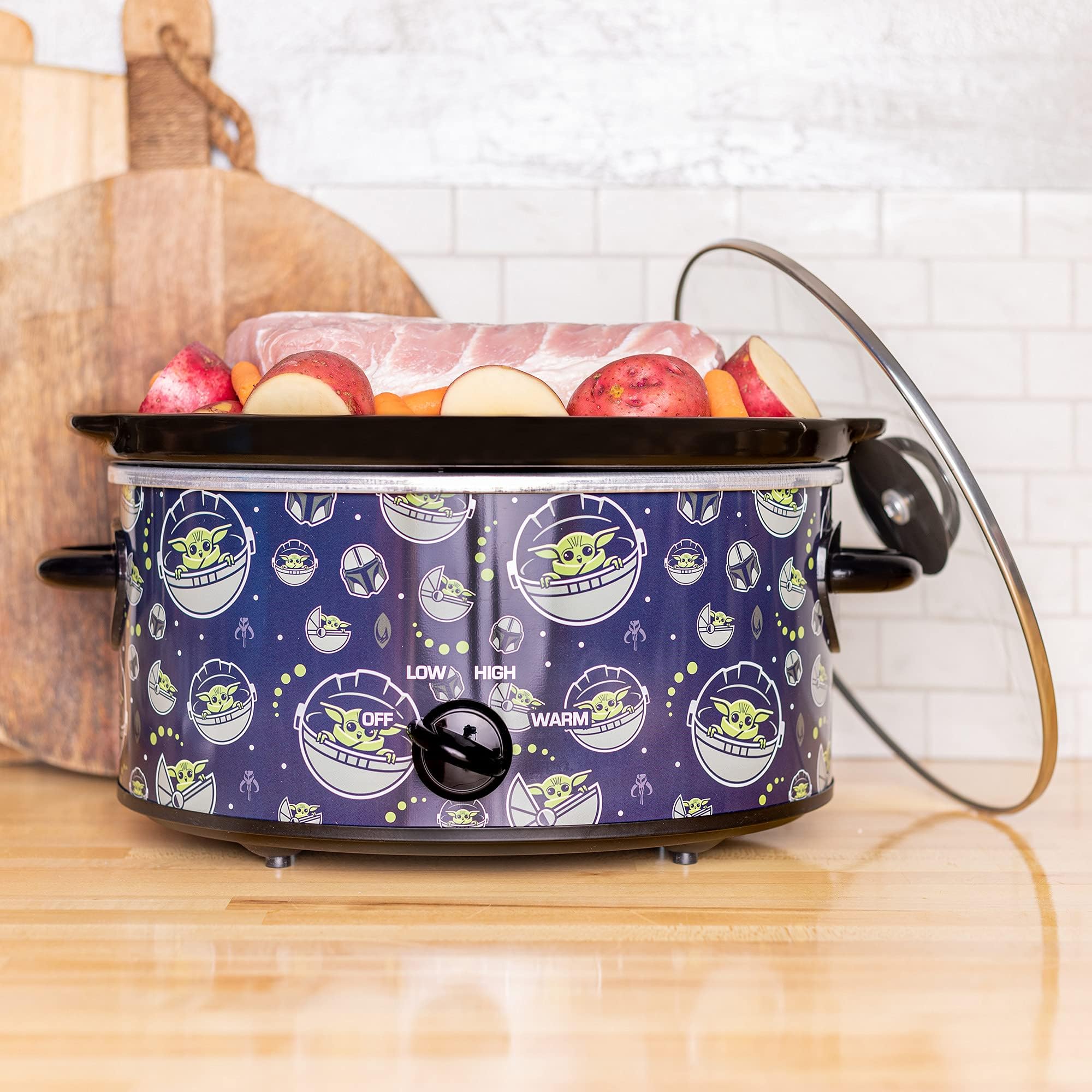 Amazon.com: Disney Mickey Mouse Slow Cooker with Trivet - Disney Slow ...