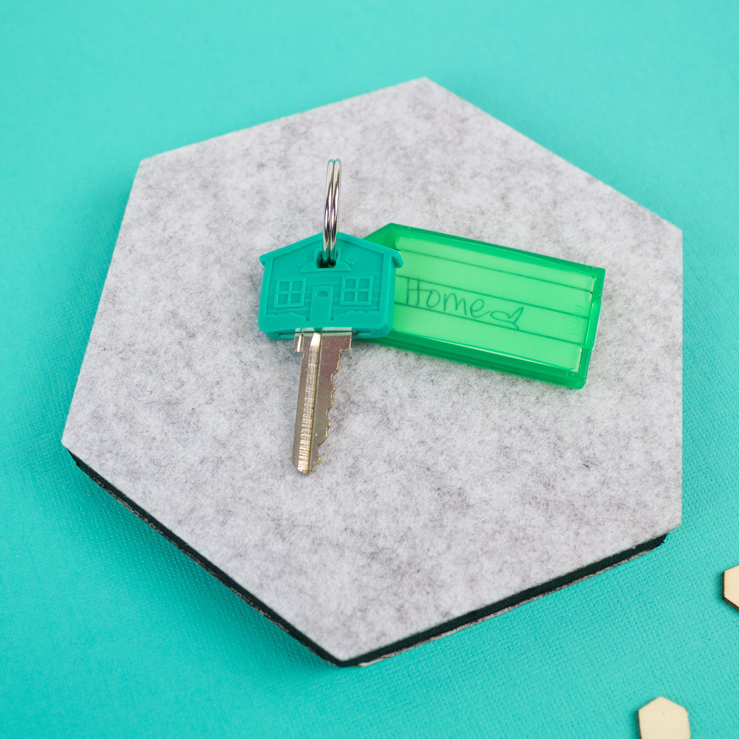 Snapklik.com : Lucky Line Key Tag