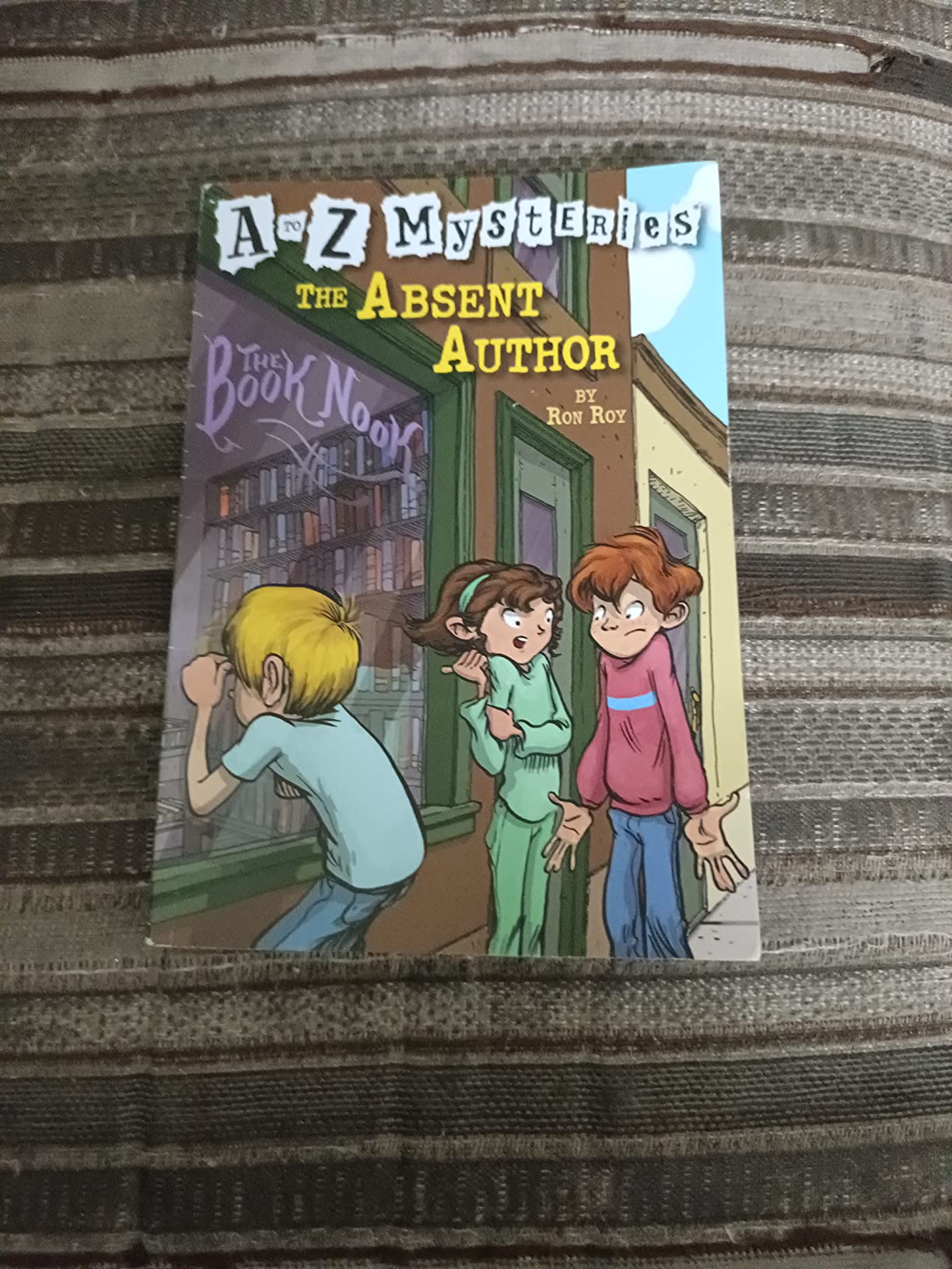 A to Z Mysteries: The Absent Author : Roy, Ron, Gurney, John Steven ...