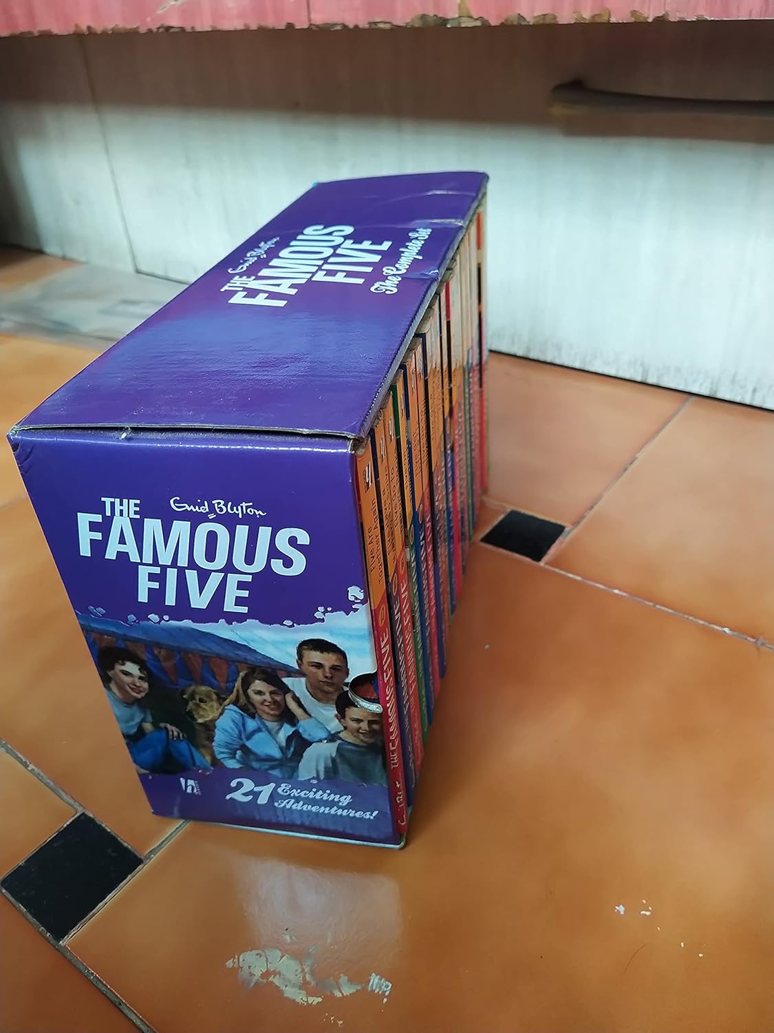 Famous Five Complete Box Set of 21 Titles [Paperback] ENID BLYTON ...