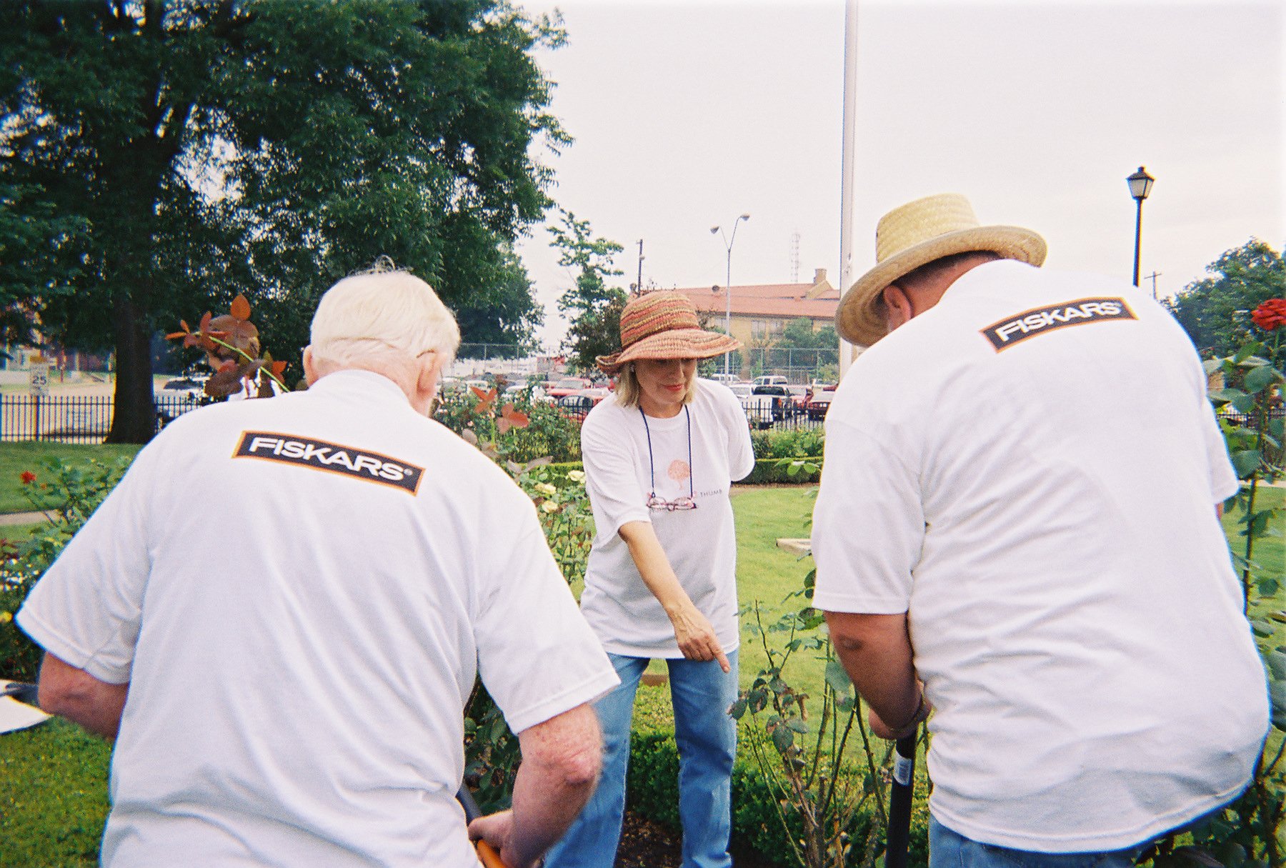 Fiskars 8 Inch Shrub Rake