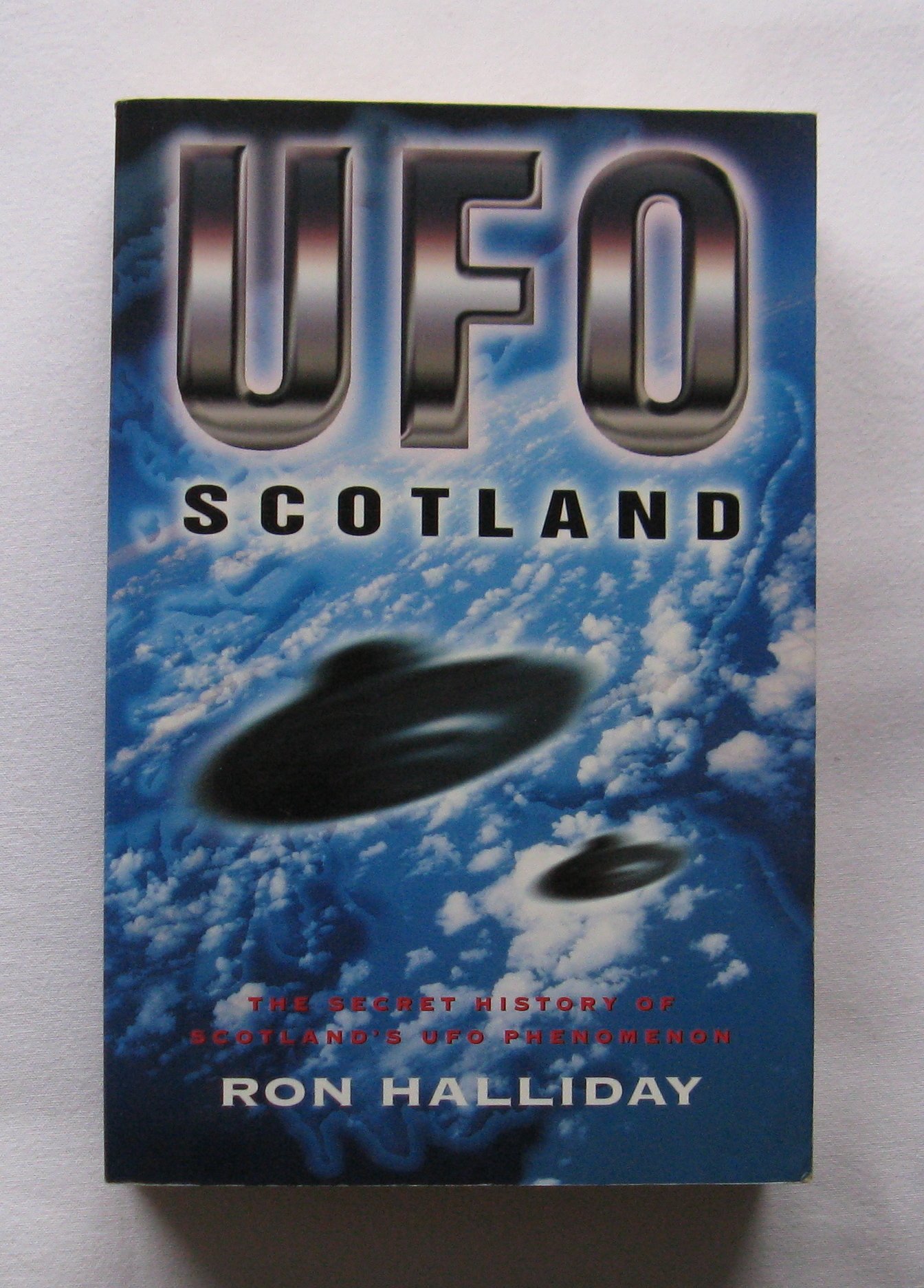 Beyond The Falkirk Triangle: Halliday, Ron: 9781873631836: Amazon.com ...