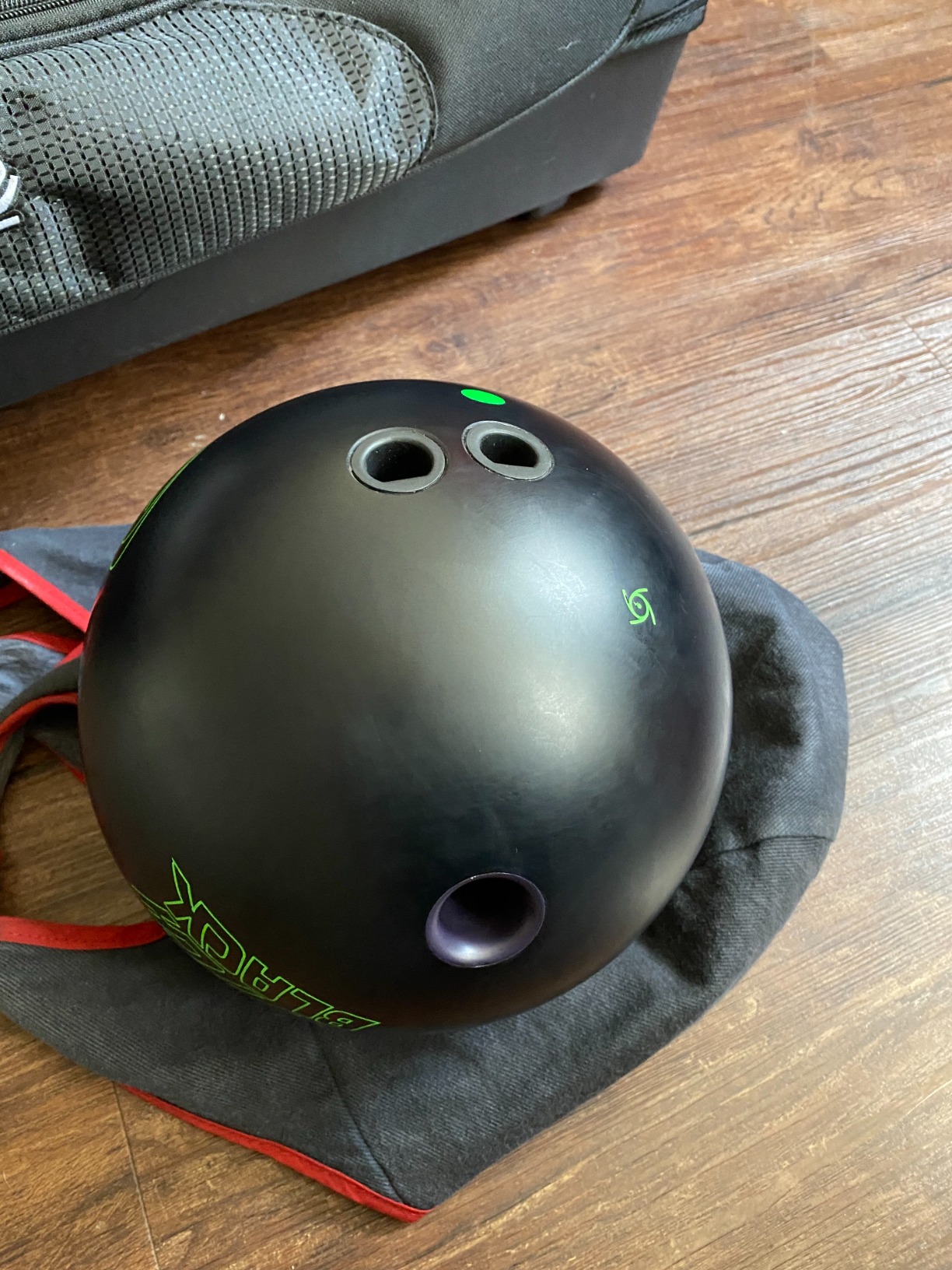Amazon.com : Storm Pitch Black Bowling Ball : Sports & Outdoors