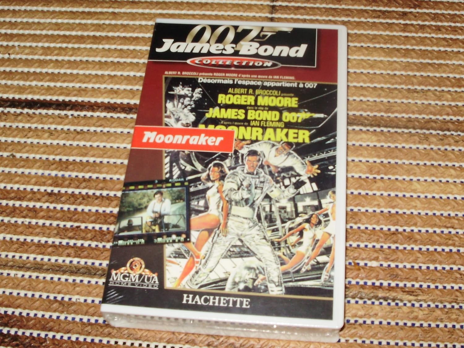 James Bond, Moonraker [VHS] : Moore, Roger, Chiles, Lois, Lonsdale ...