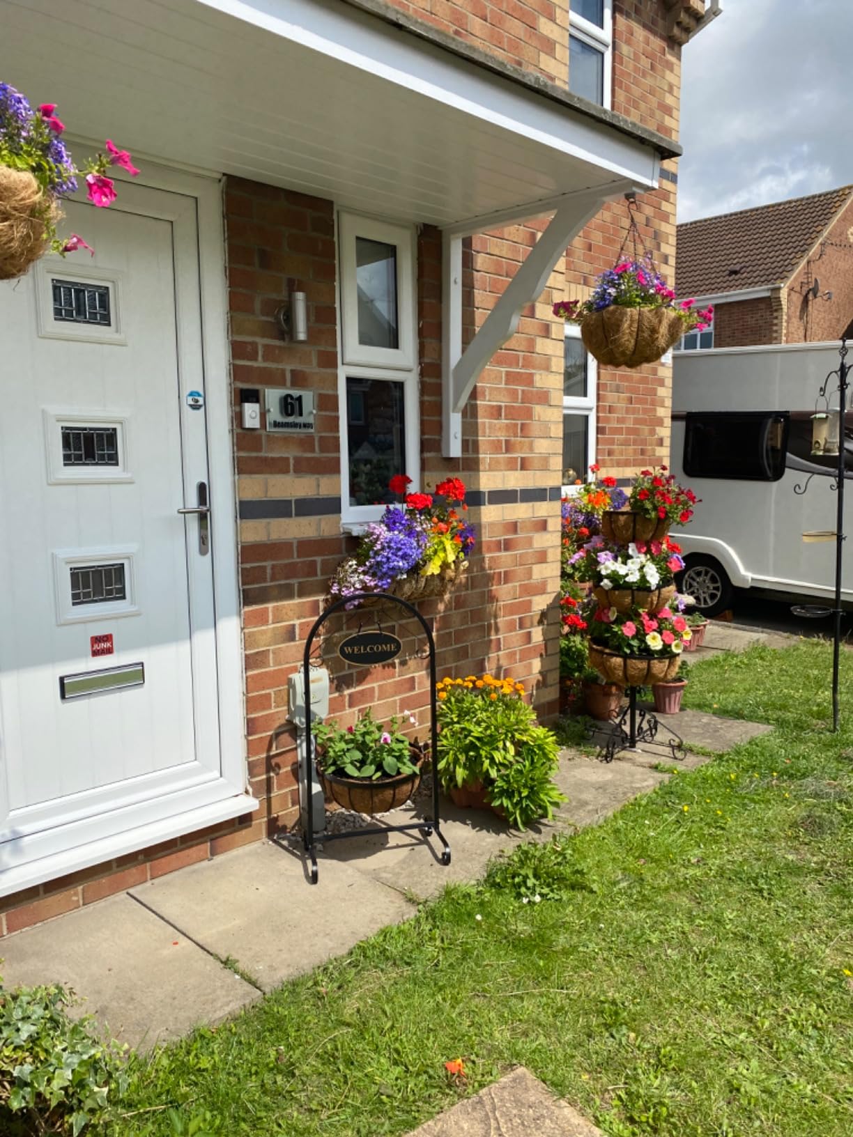 14 Saxon Welcome Planter : Amazon.co.uk: Garden