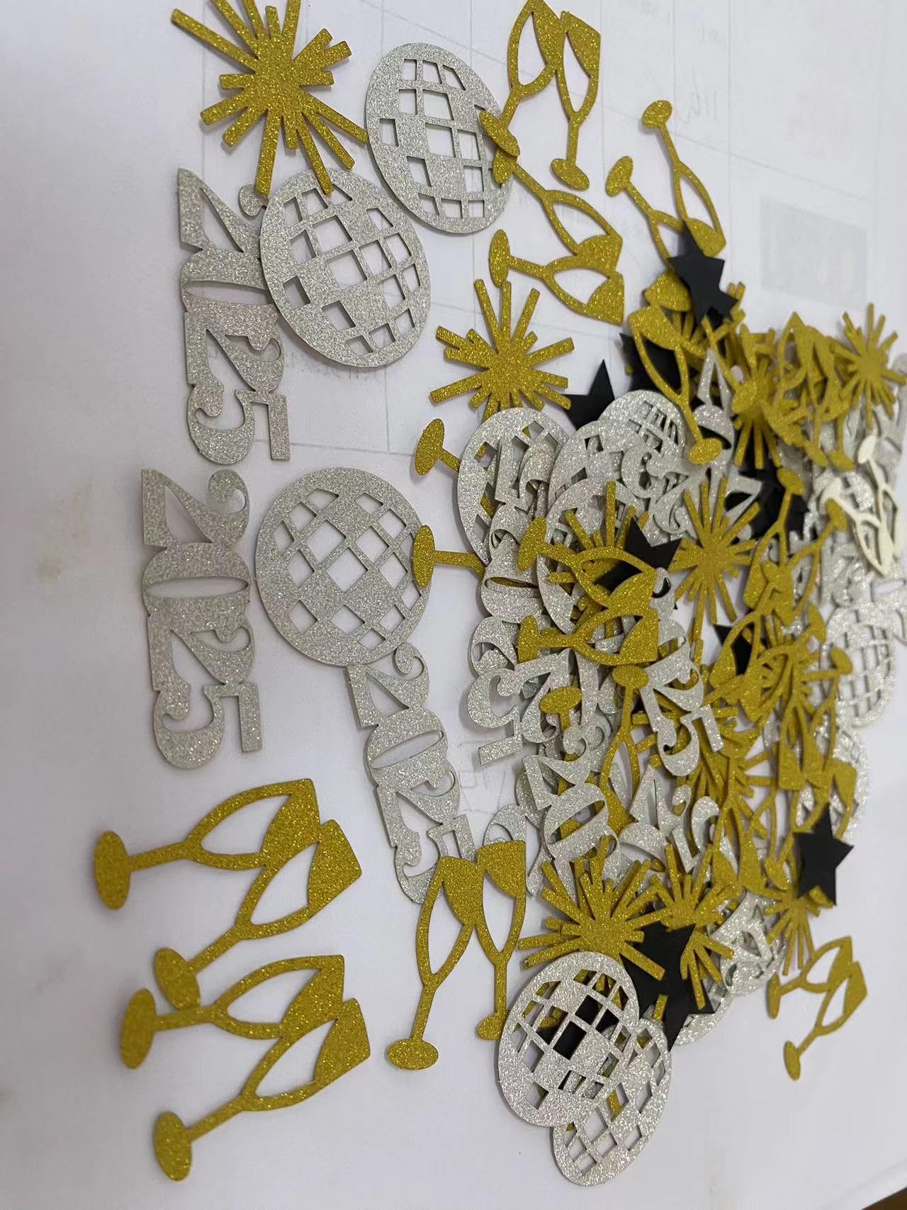 Amazon.com: 100PCS Happy New Year Confetti,Glitter New Years Eve Table ...