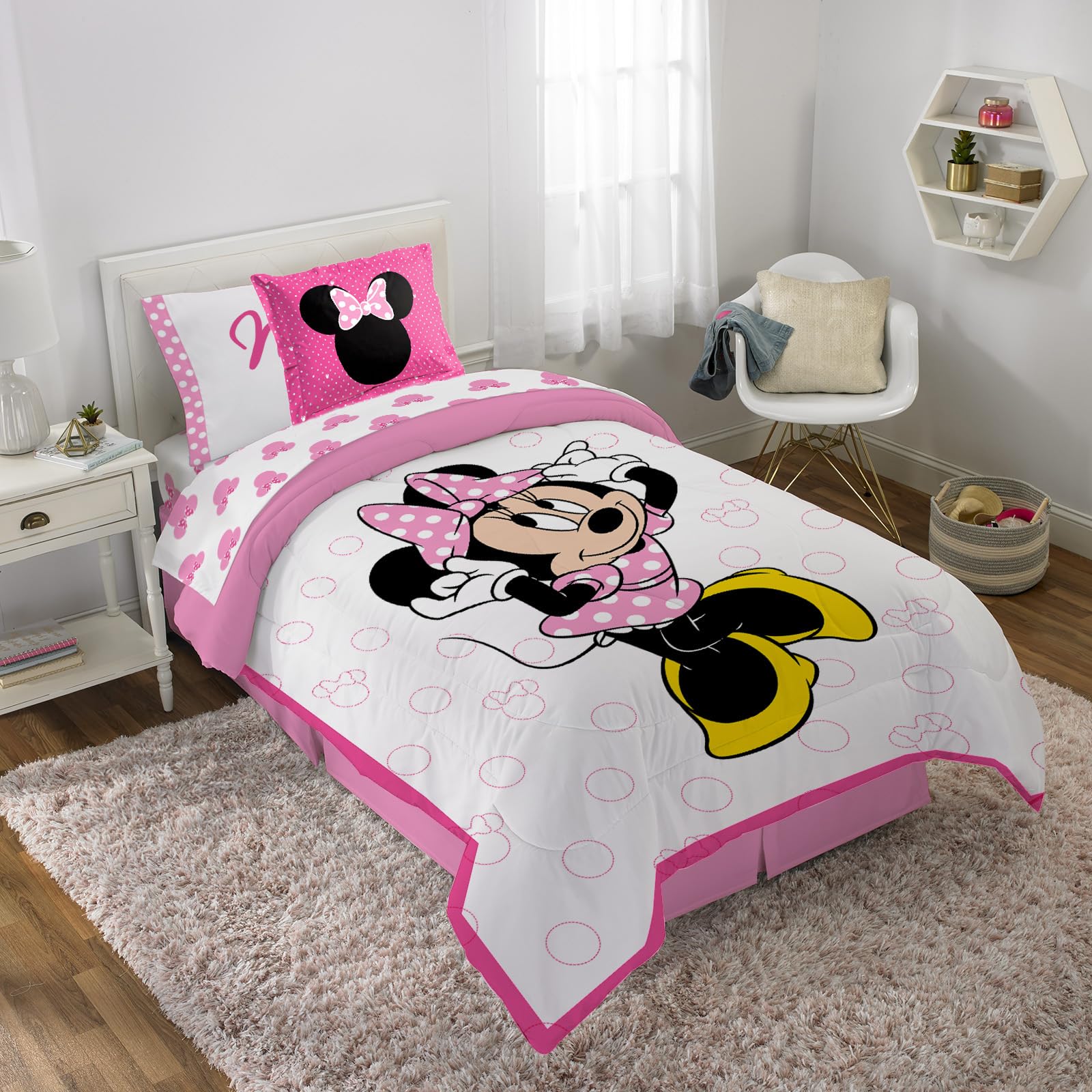 Amazon.com: Jay Franco Minnie Mouse XOXO 5 Piece Twin Bed Set ...
