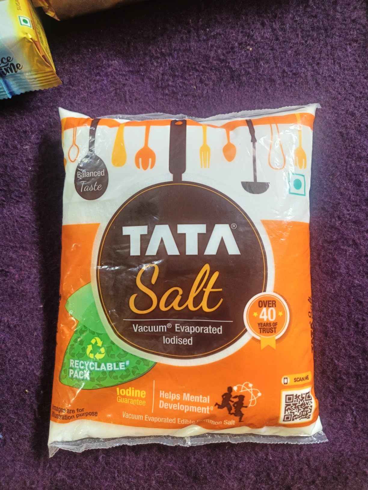 Tata Salt 1 Kg, Free Flowing and Iodised Namak, Vacuum Evaporated, Salt ...