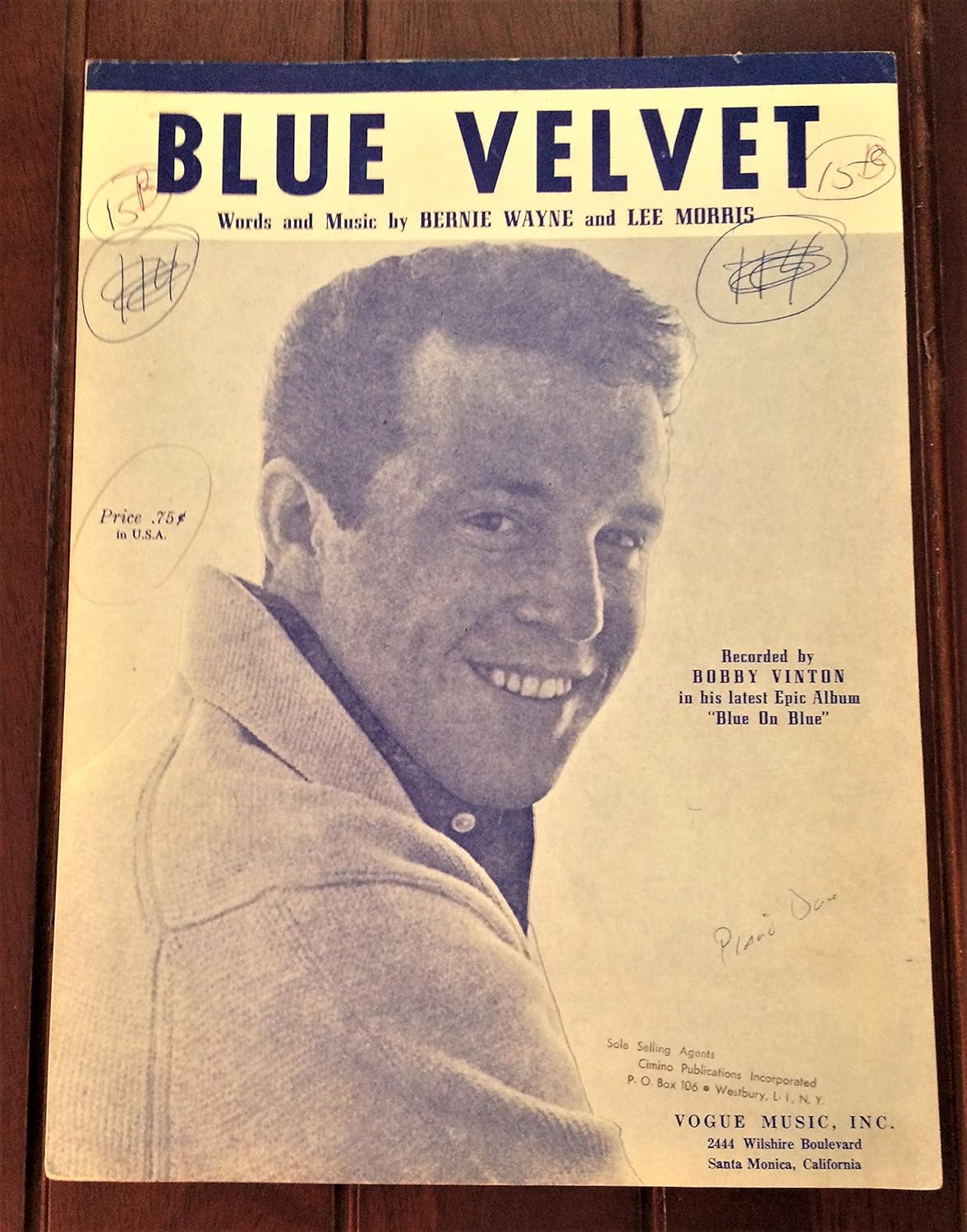 Blue Velvet (Bobby Vinton) - Piano/vocal Sheet Music: Amazon.com: Books