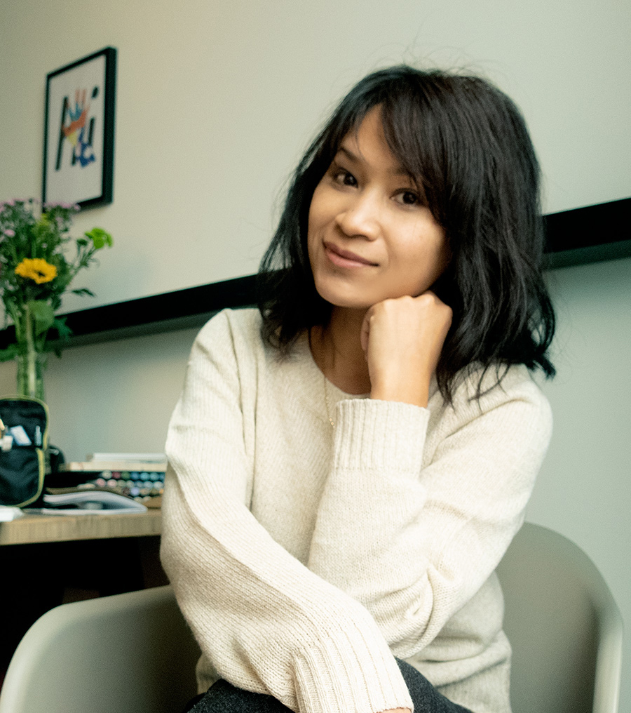 Amazon.co.jp: Siya Oum: 本、バイオグラフィー、最新アップデート