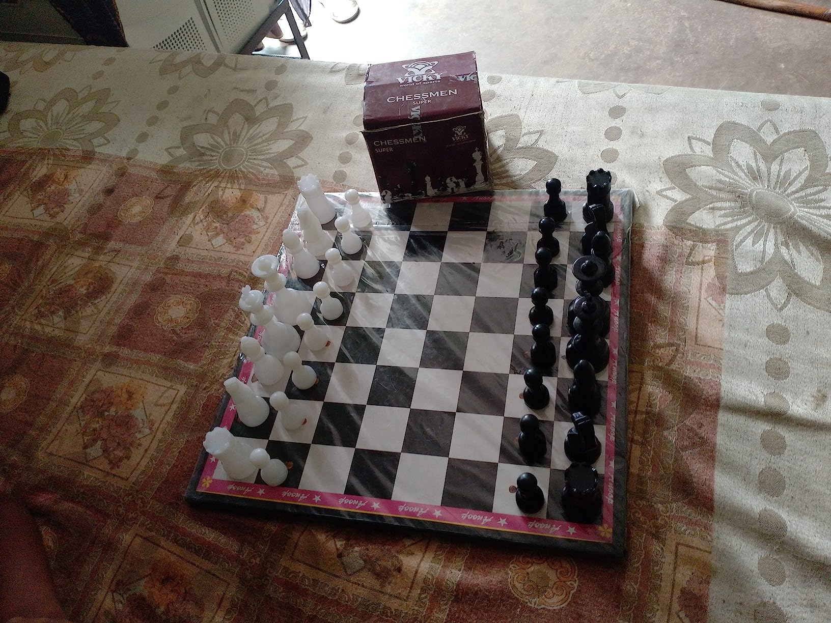 Vicky Chessmen Super Chess Coins Portable, Lightweight, Stylish Set ...