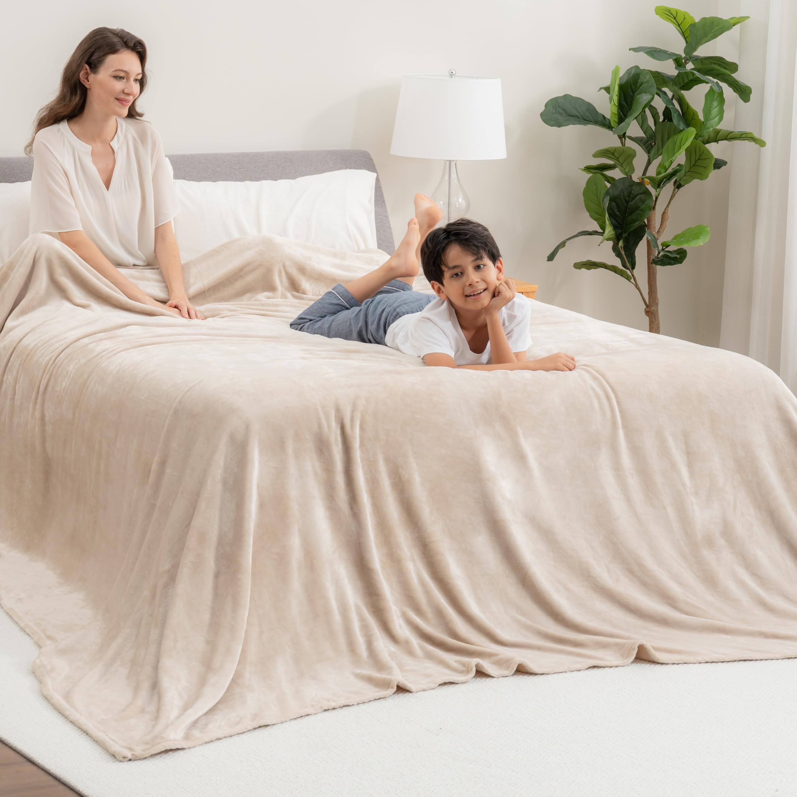 Amazon.com: Berkshire Blanket VelvetLoft® Big Oversized King Family ...