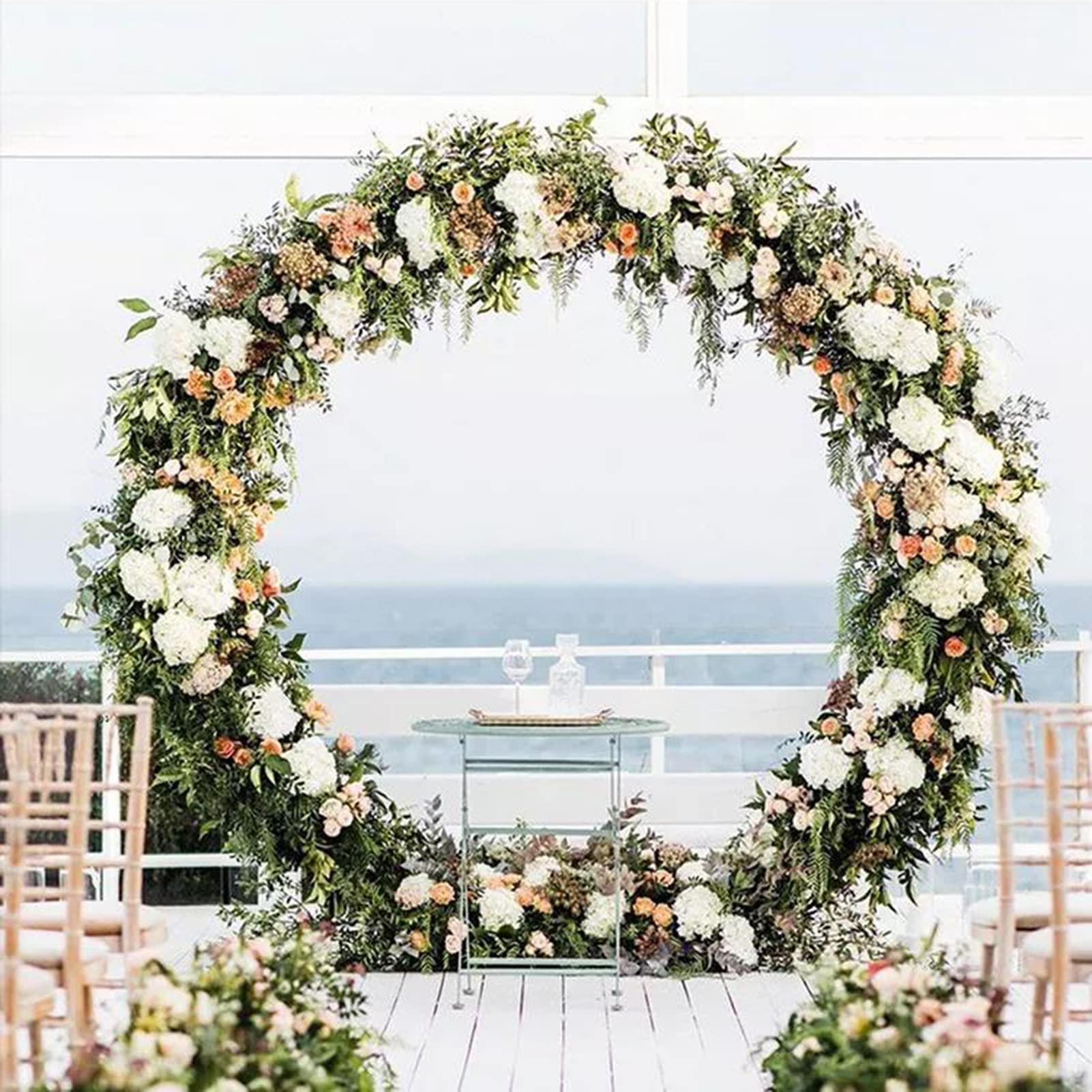 Collapsible wedding arch | Beachweddingtips.com