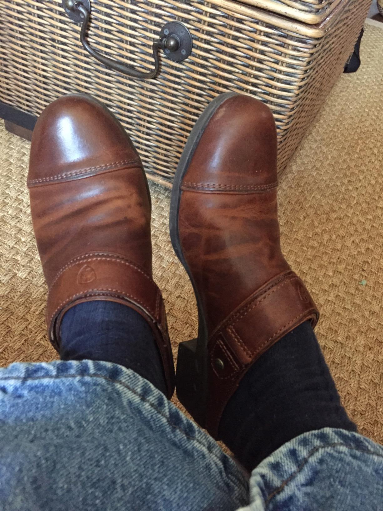 Amazon.com | ARIAT Women's Sport Mule,Havana,6 M US | Mules & Clogs