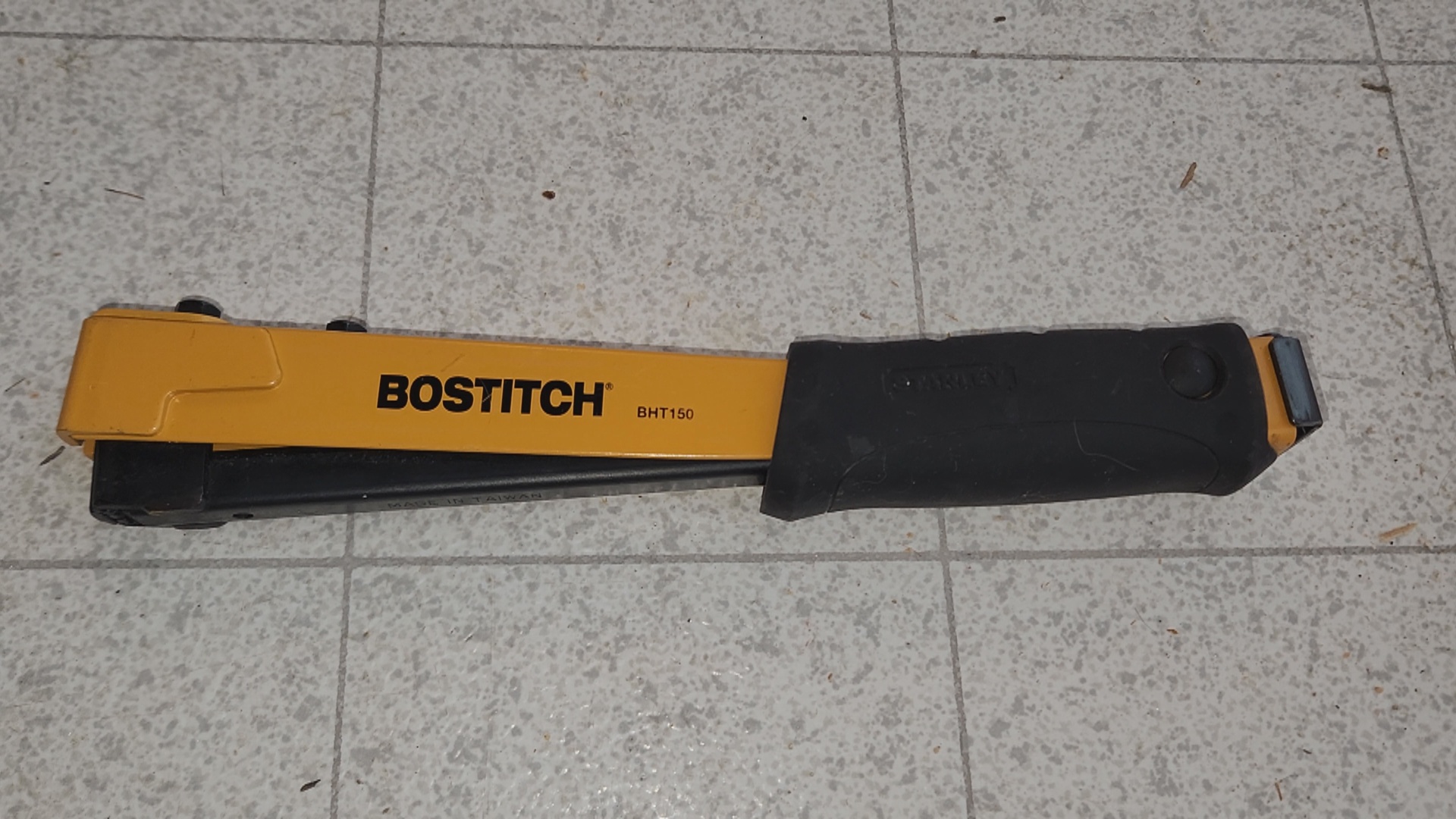 Watch BOSTITCH Hammer Stapler Test Demo on Amazon Live