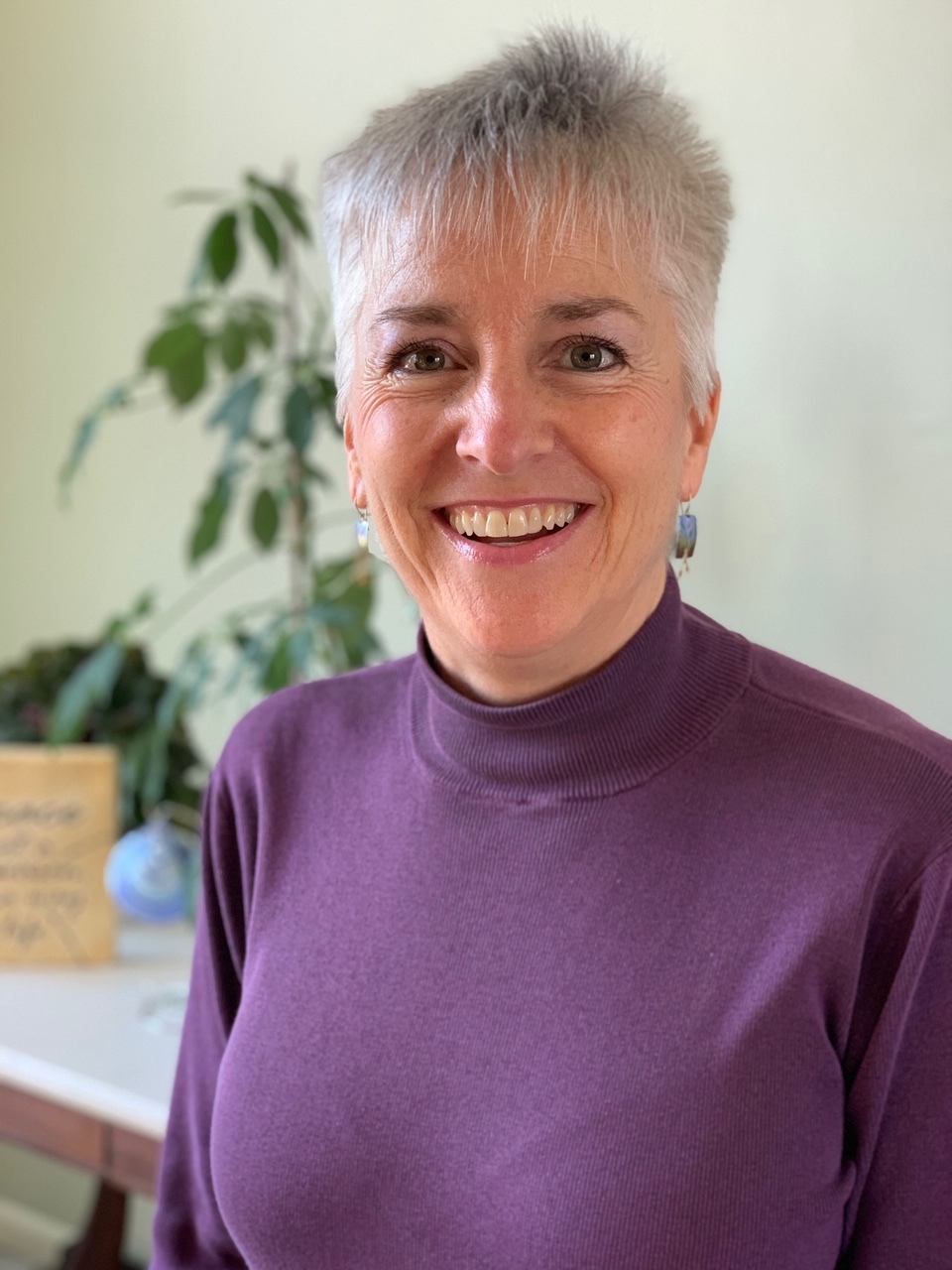 Amazon.com: Julie Thomas-Beckett: books, biography, latest update