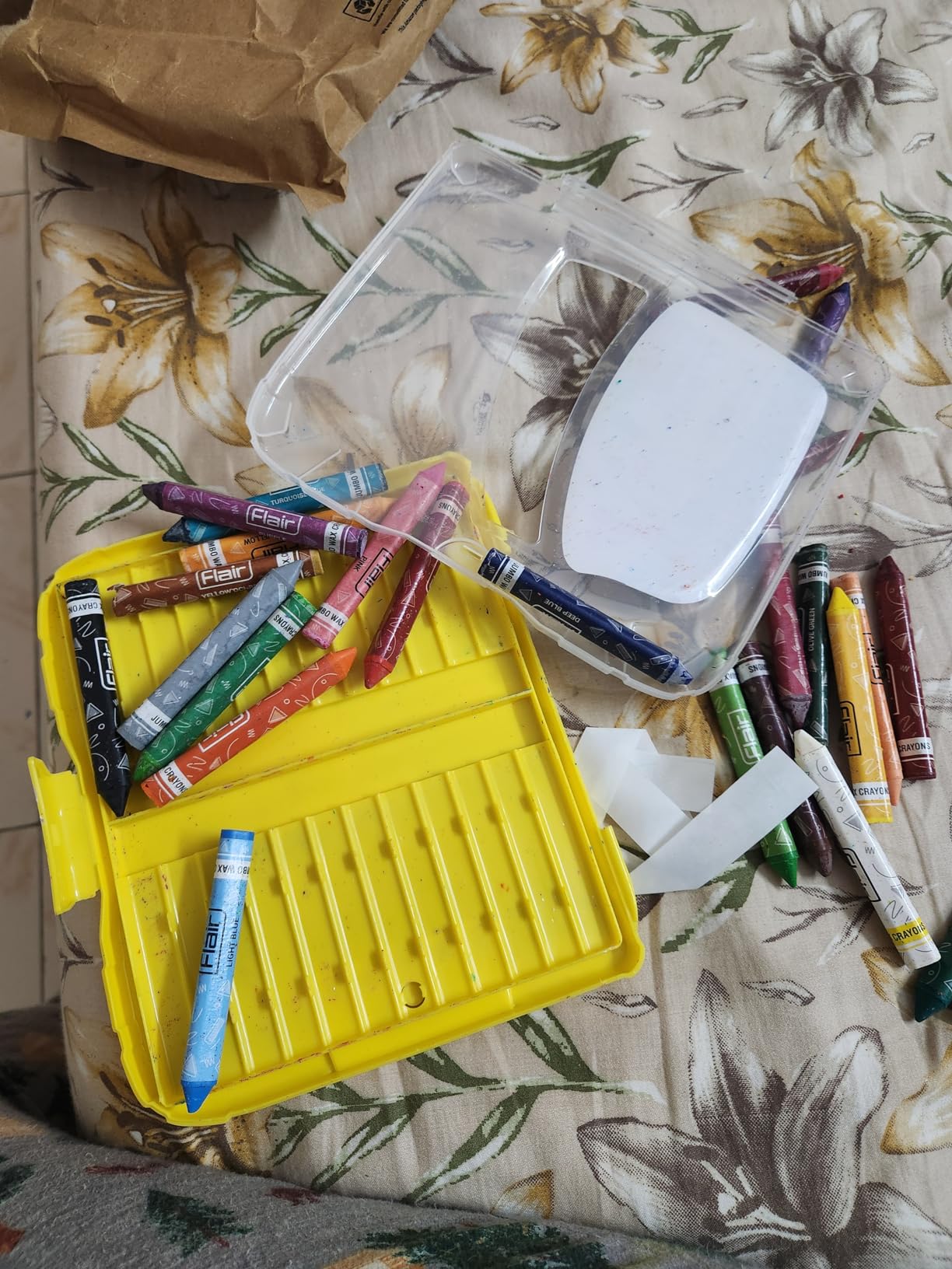 FLAIR Creative Series 24 Shades Triangular Wax Crayons Box Pack ...