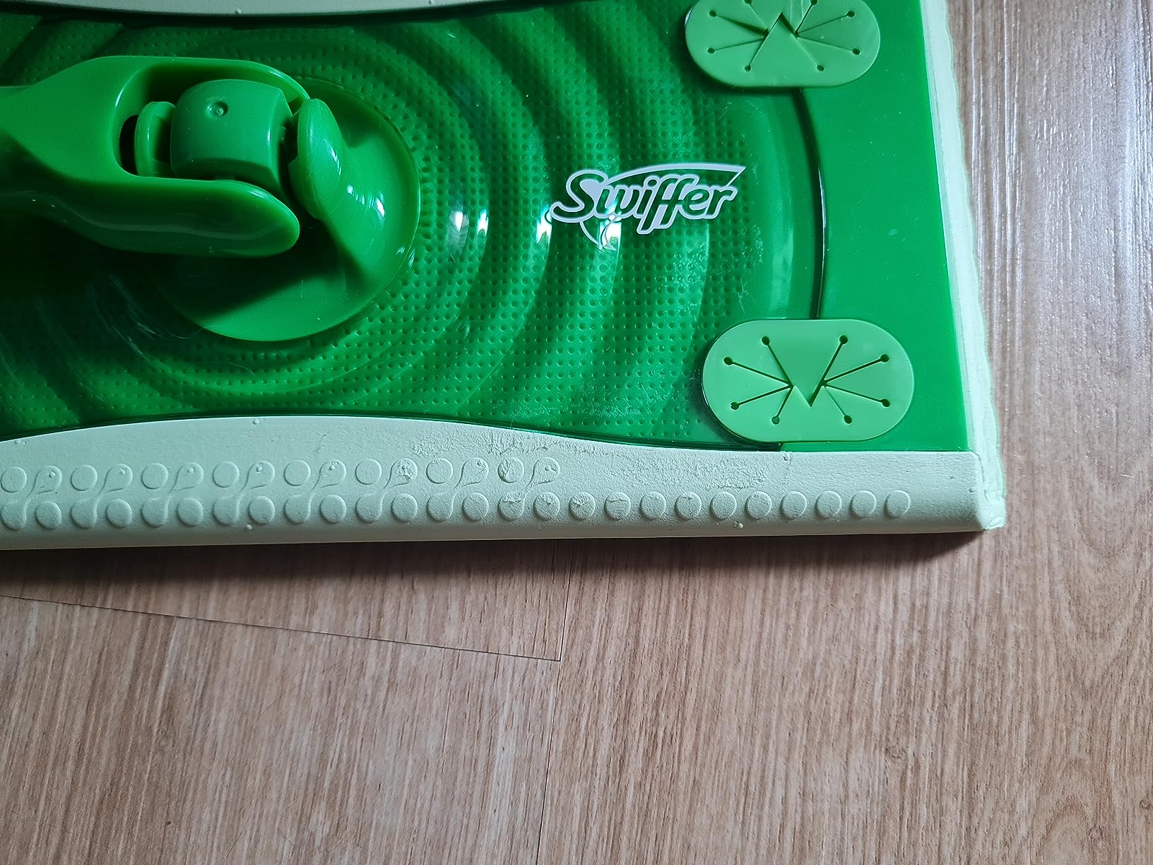 Swiffer Bodenwischer 3D Clean Trockene und Feuchte Bodentücher ...