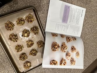 The Strong Curves Cookbook: 100+ High-Protein, Low-Carb Recipes to Help ...