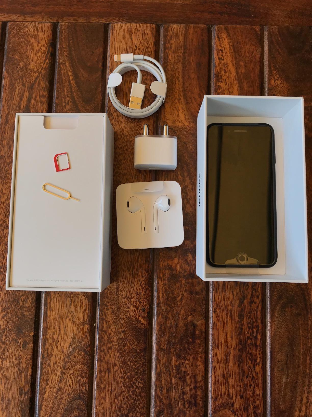 Apple iPhone 7 (32GB) - Black : Amazon.in: Electronics