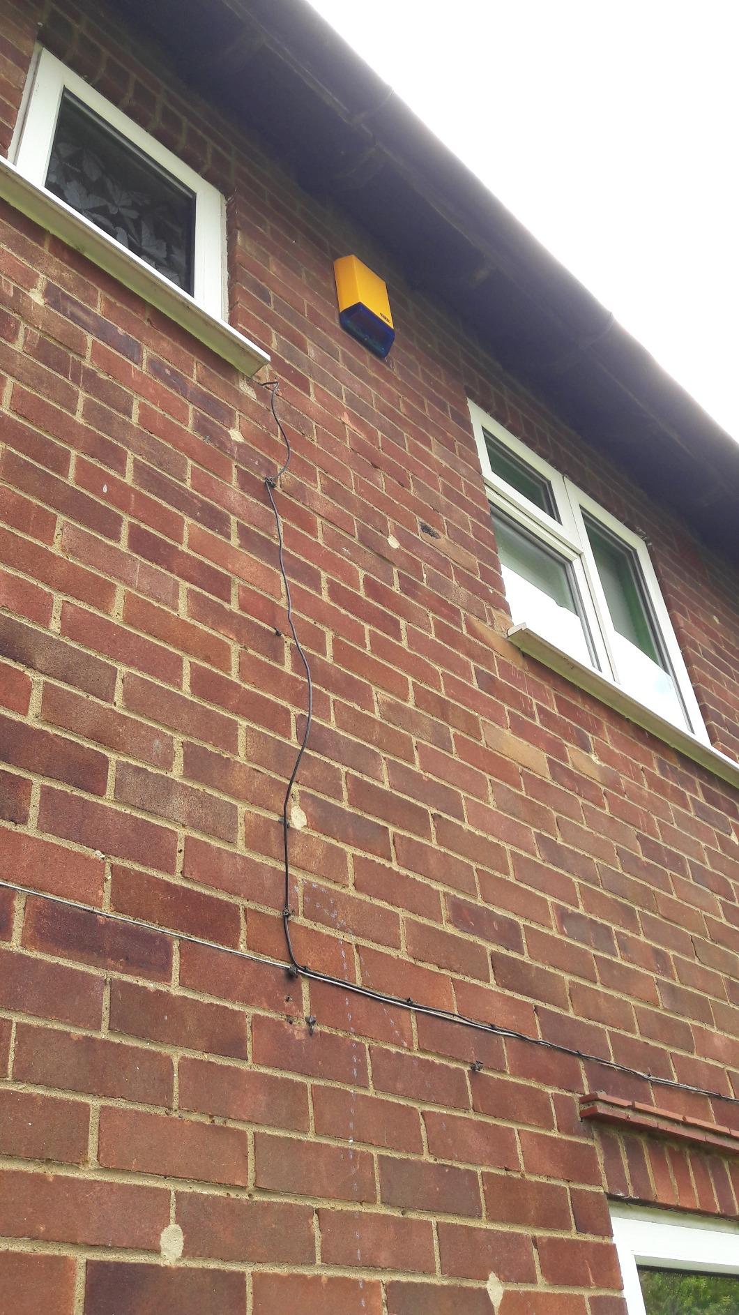 BIRD Dummy Alarm Box with flashing LED c/w all fixings : Amazon.co.uk ...