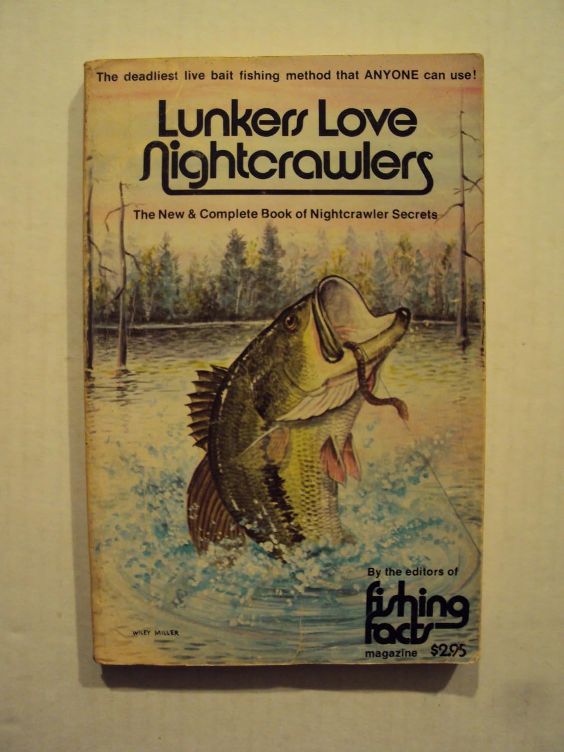 Lunkers Love Nightcrawlers!: Editors of FISHING FACTS Magazine: Amazon ...