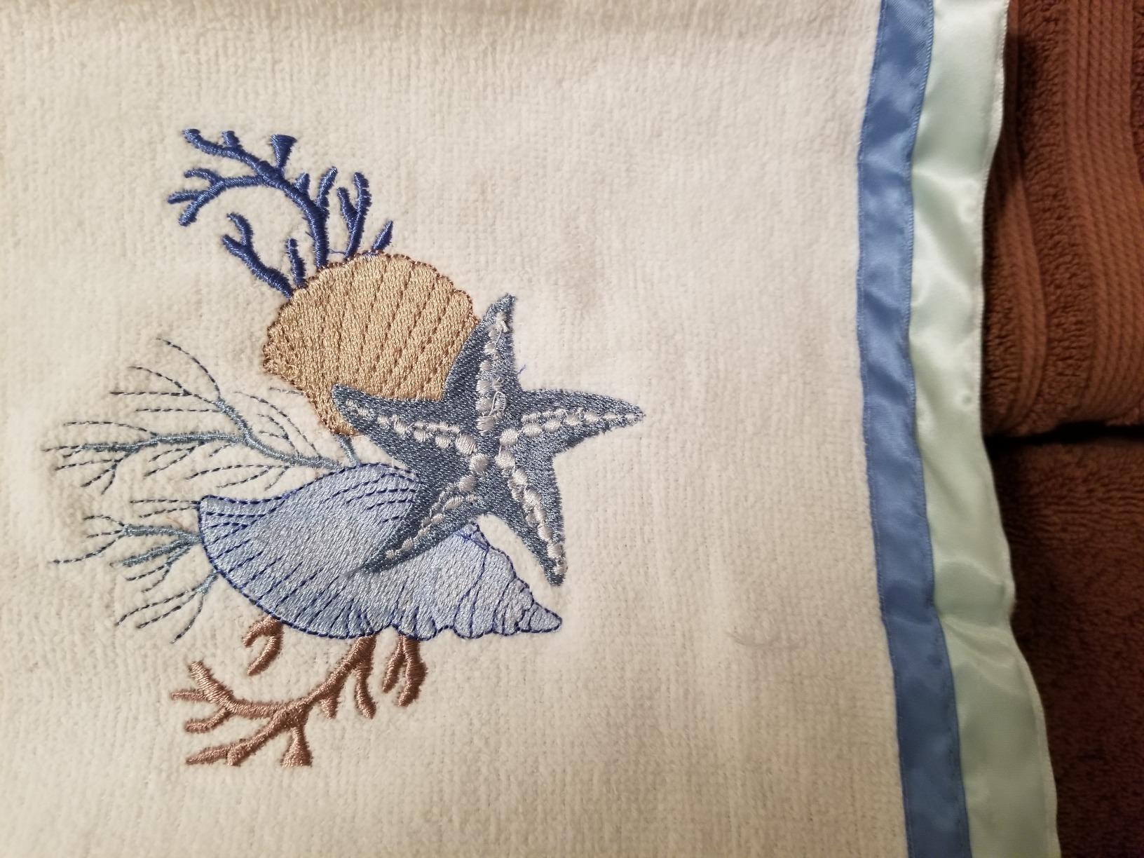 Amazon.com: Collections Etc Seashell Bath Towel Set, Beach Theme Decor ...