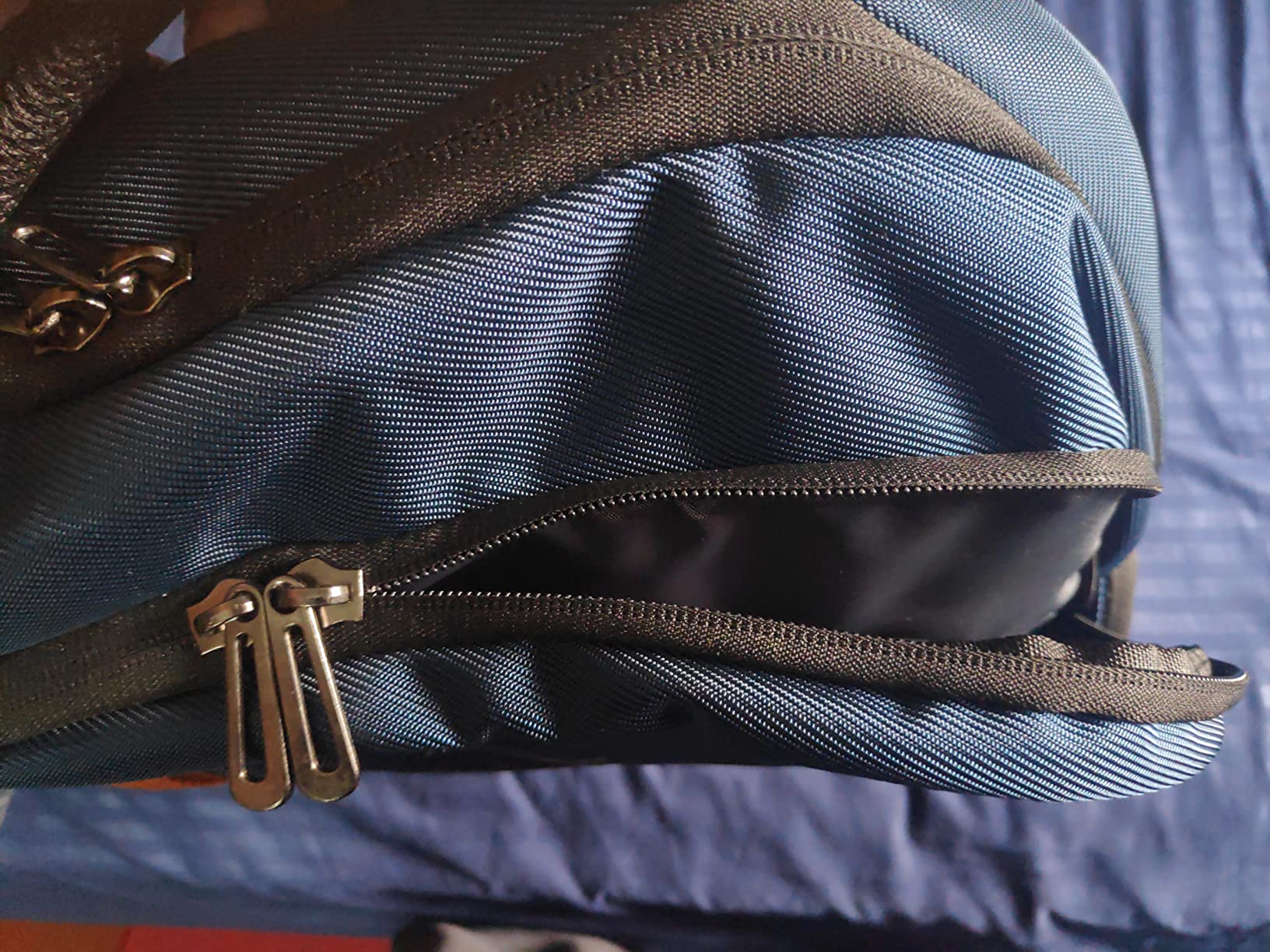 AirCase Anti-Gravity Backpack for Men & Women, Weight Reducing 15.6 ...