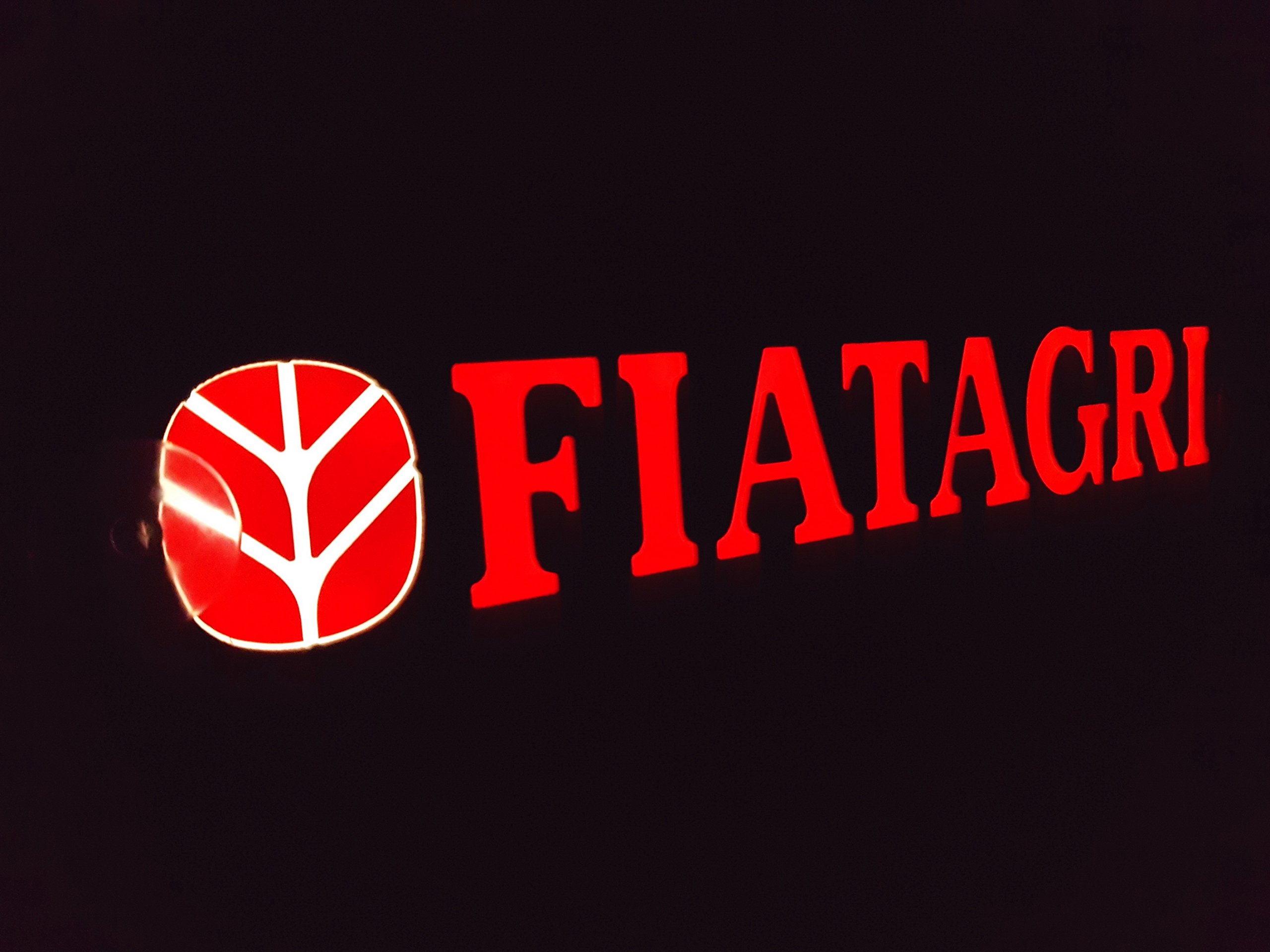 Fiat Traktor Logo Cab & Body System | Fiat Tractor & New Holland | Oto