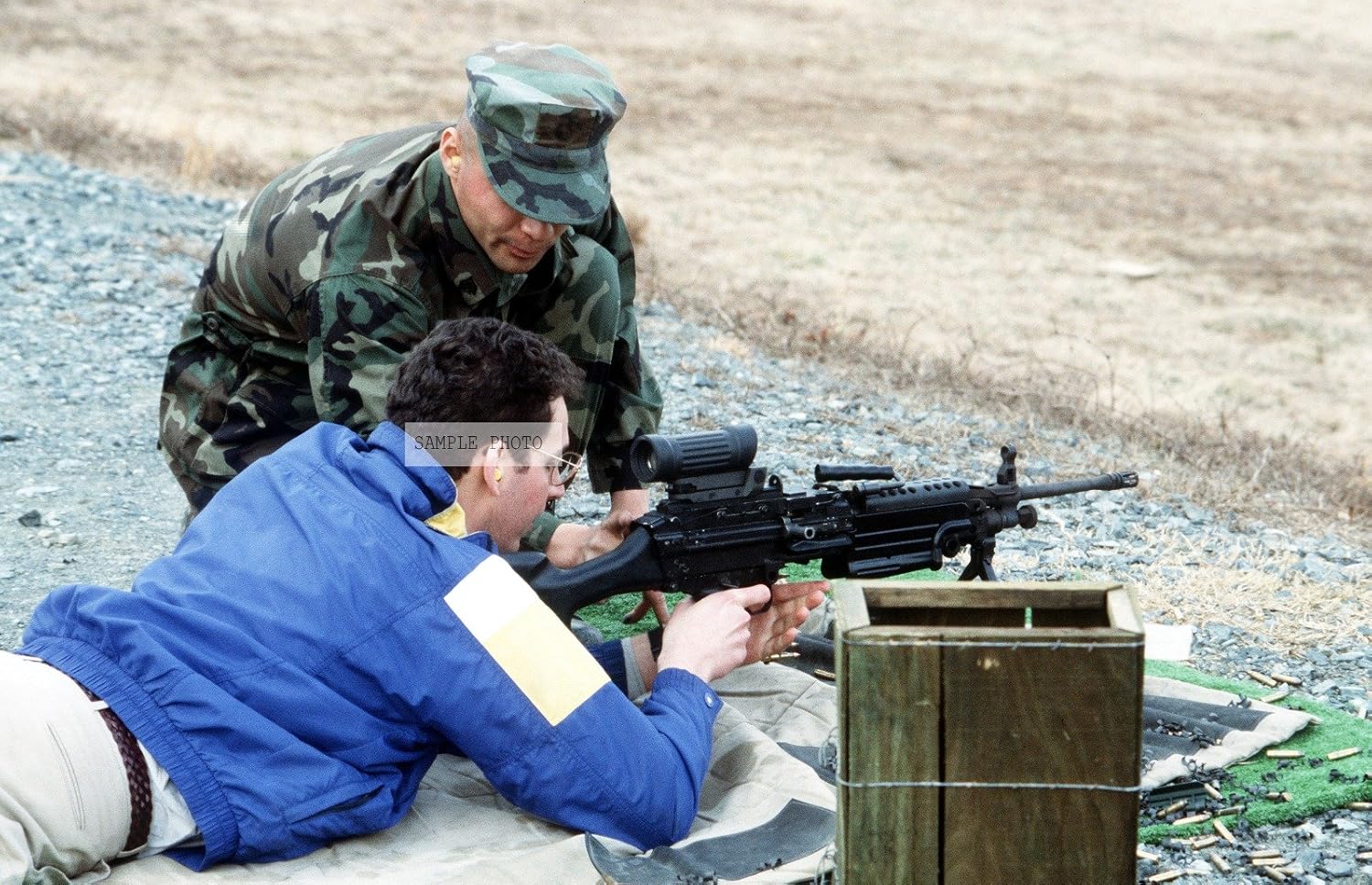 Amazon.com: Photo A Marine sergeant explains th operation of an M-249 ...