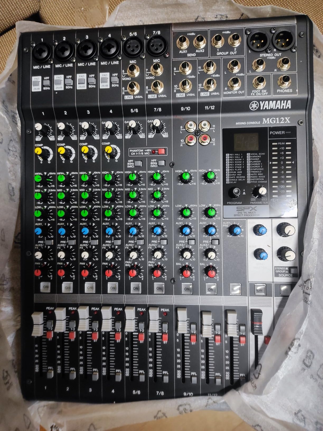YAMAHA MG12X CV Analog Mixing Console,12-Channel Stereo Mixer, Xlr ...