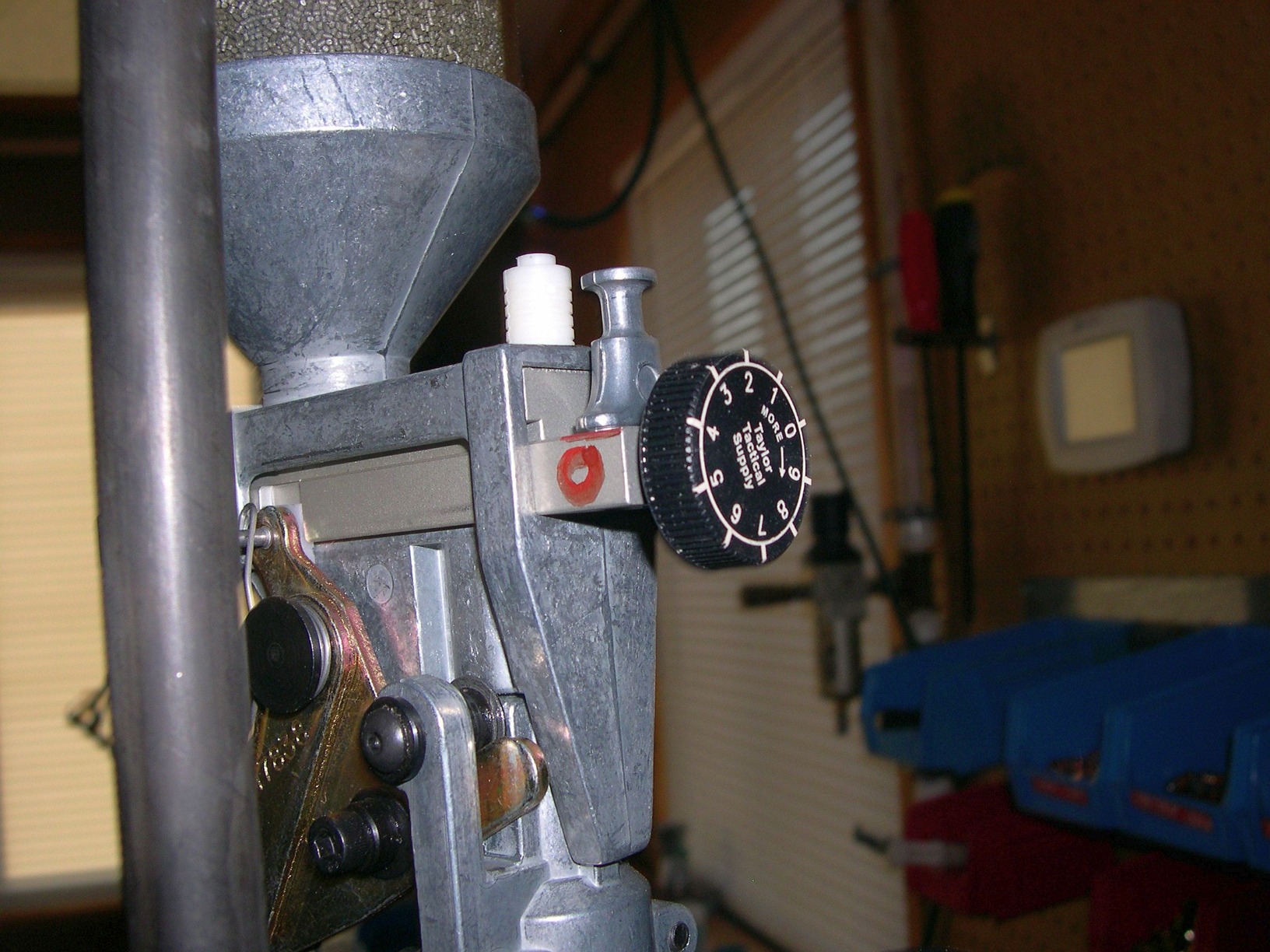 Amazon.com : Dillon Powder Bar Finger Adjustment Assembly : Sports ...